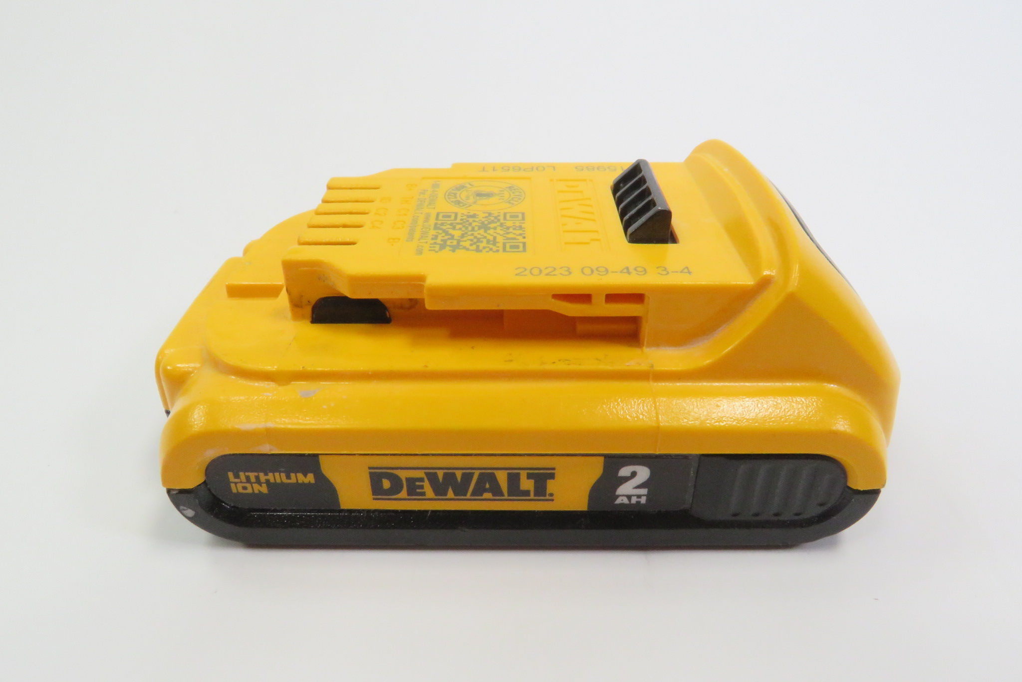 DeWalt DCW210 20V MAX XR Cordless Brushless 5" Random Orbit Palm Sander