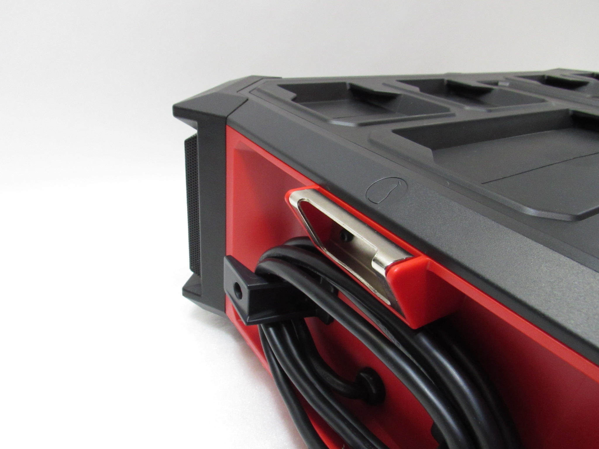 Milwaukee 2950-20 M18 Li-Ion Cordless Built-In Charger PACKOUT Radio ...