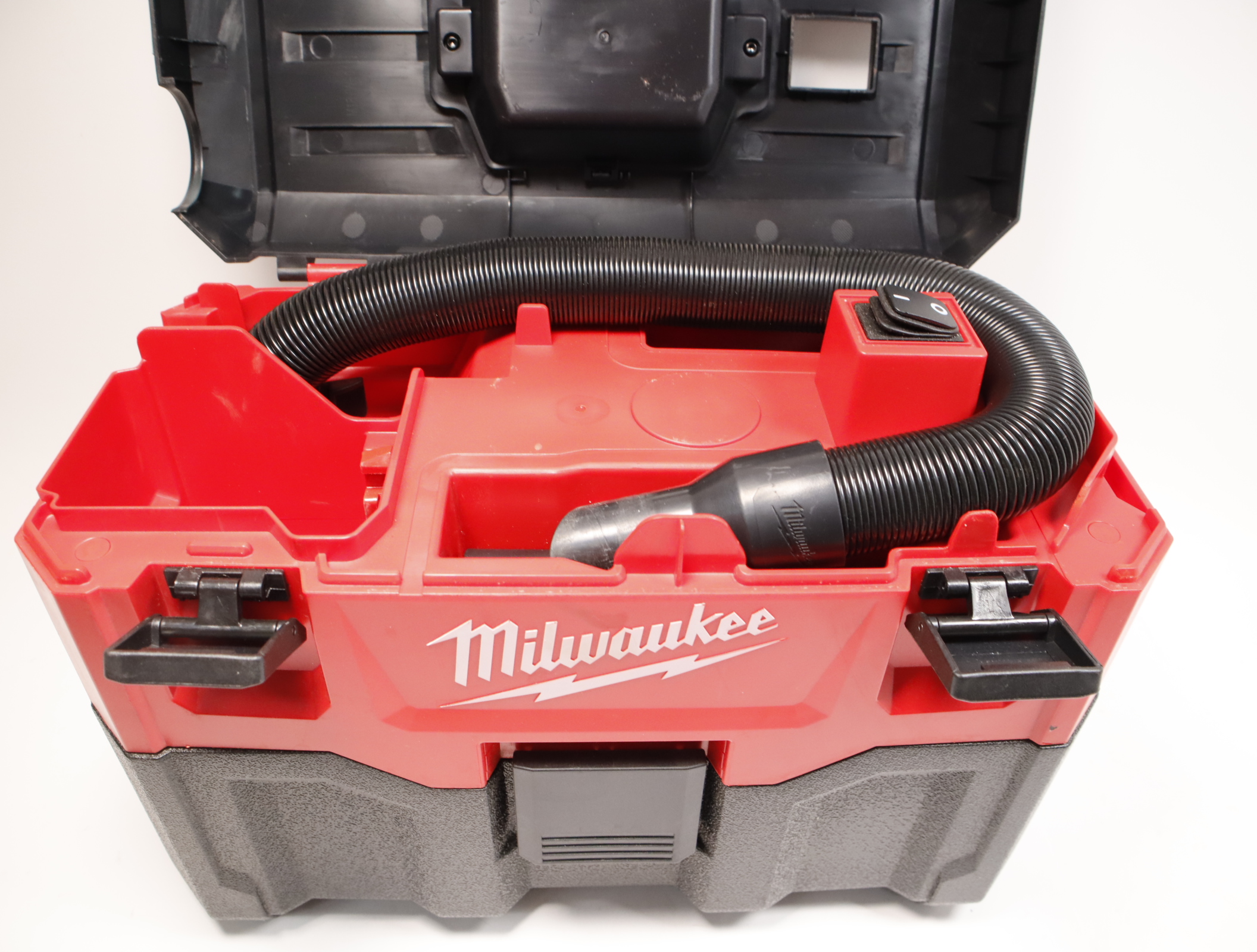 Milwaukee 0880-20 18V 2-Gallon Cordless Wet/Dry Vacuum