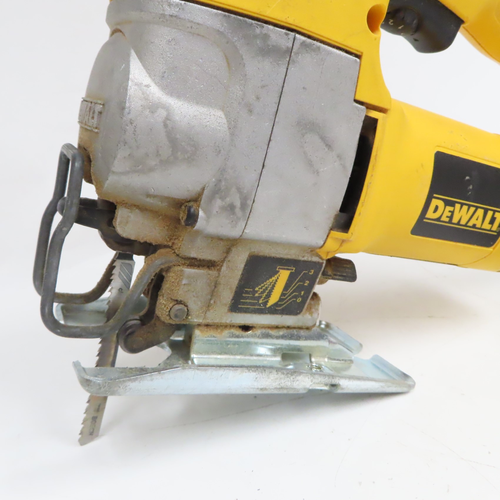 DeWalt DW317 120V Variable-Speed Orbital Corded Electric Jig Saw