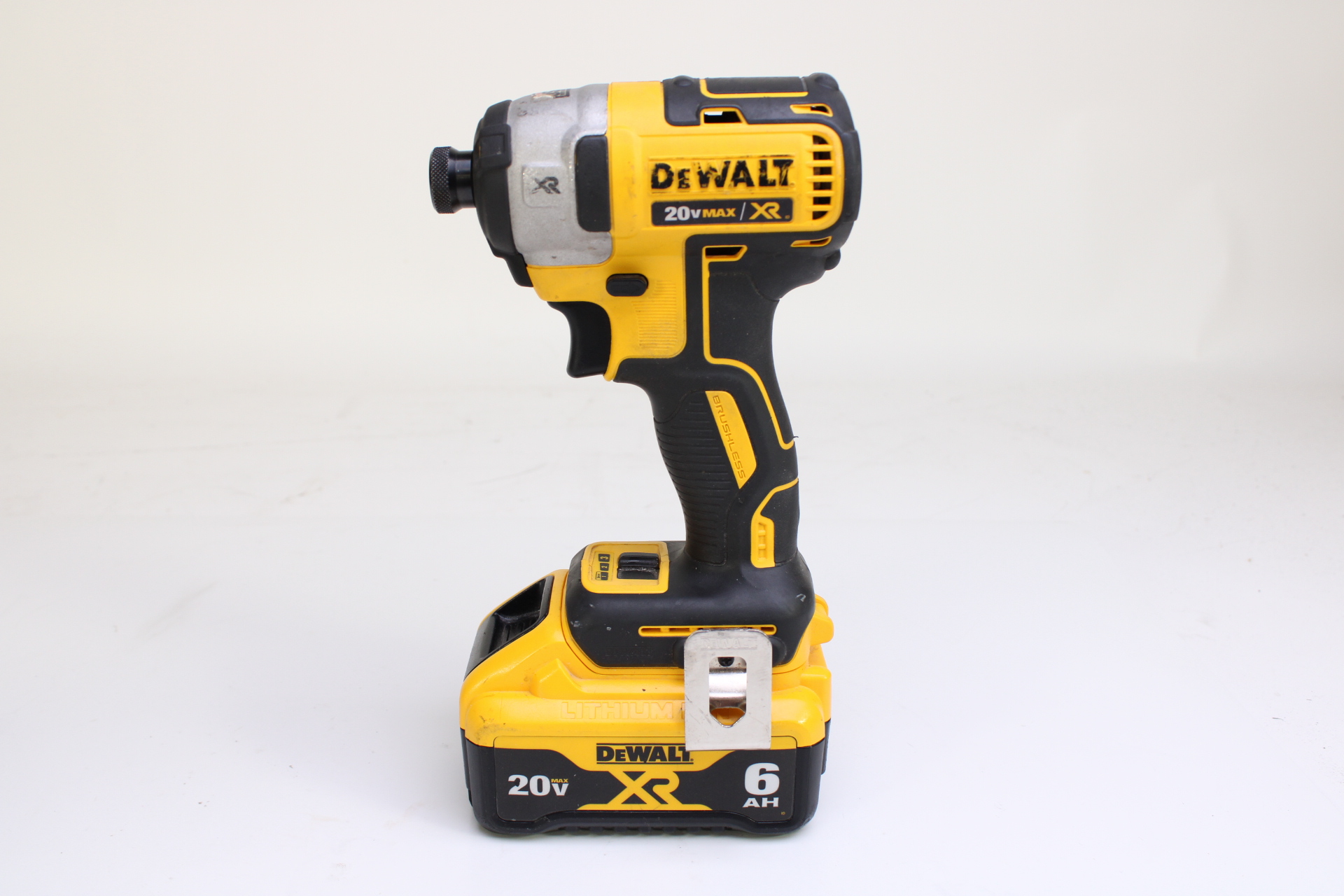 DeWalt DCF887 20V MAX XR Brushless 3-Speed 1/4" Cordless Impact Driver