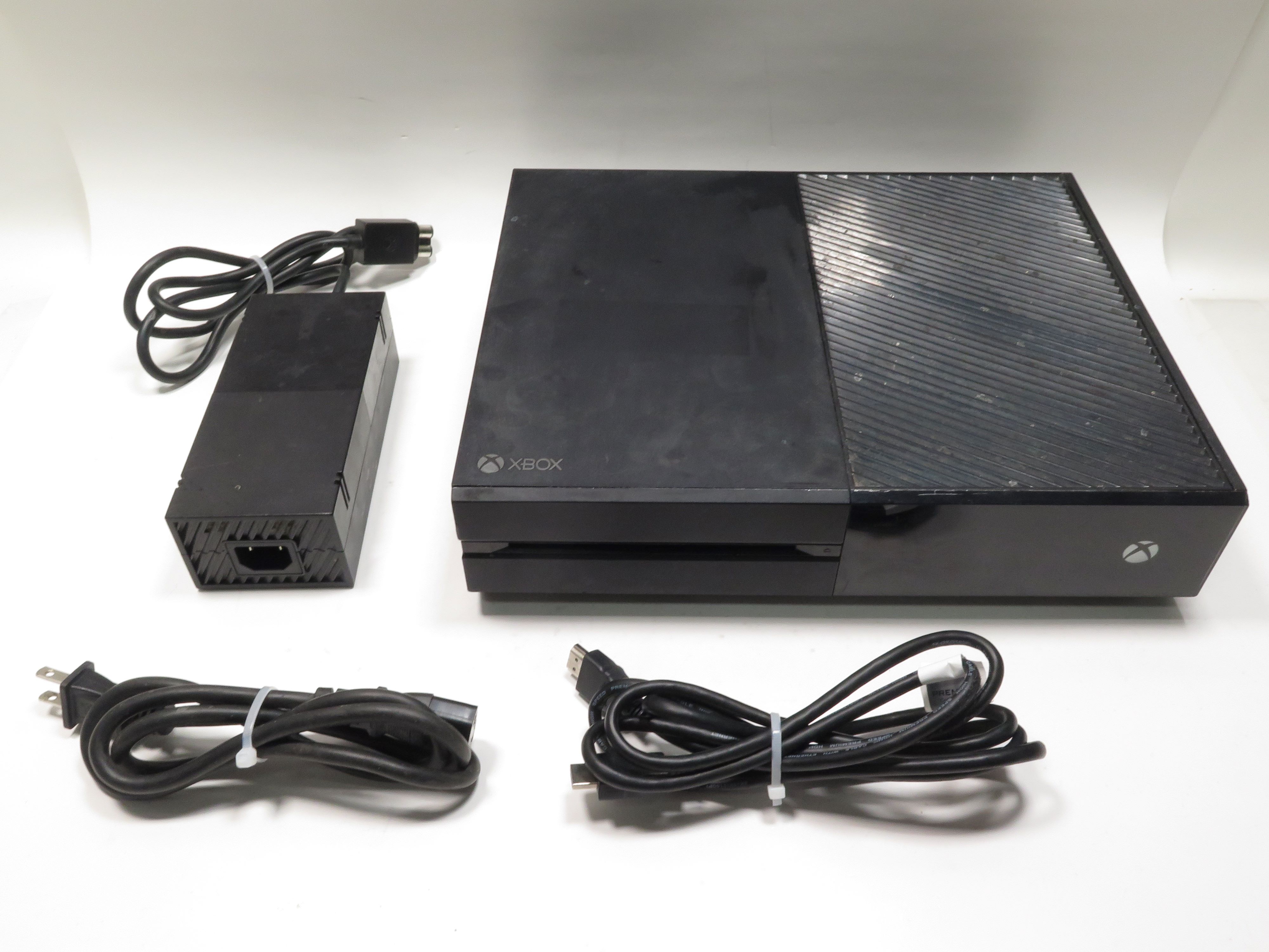 Microsoft 1540 Xbox One Original 500GB Video Game Console 1545