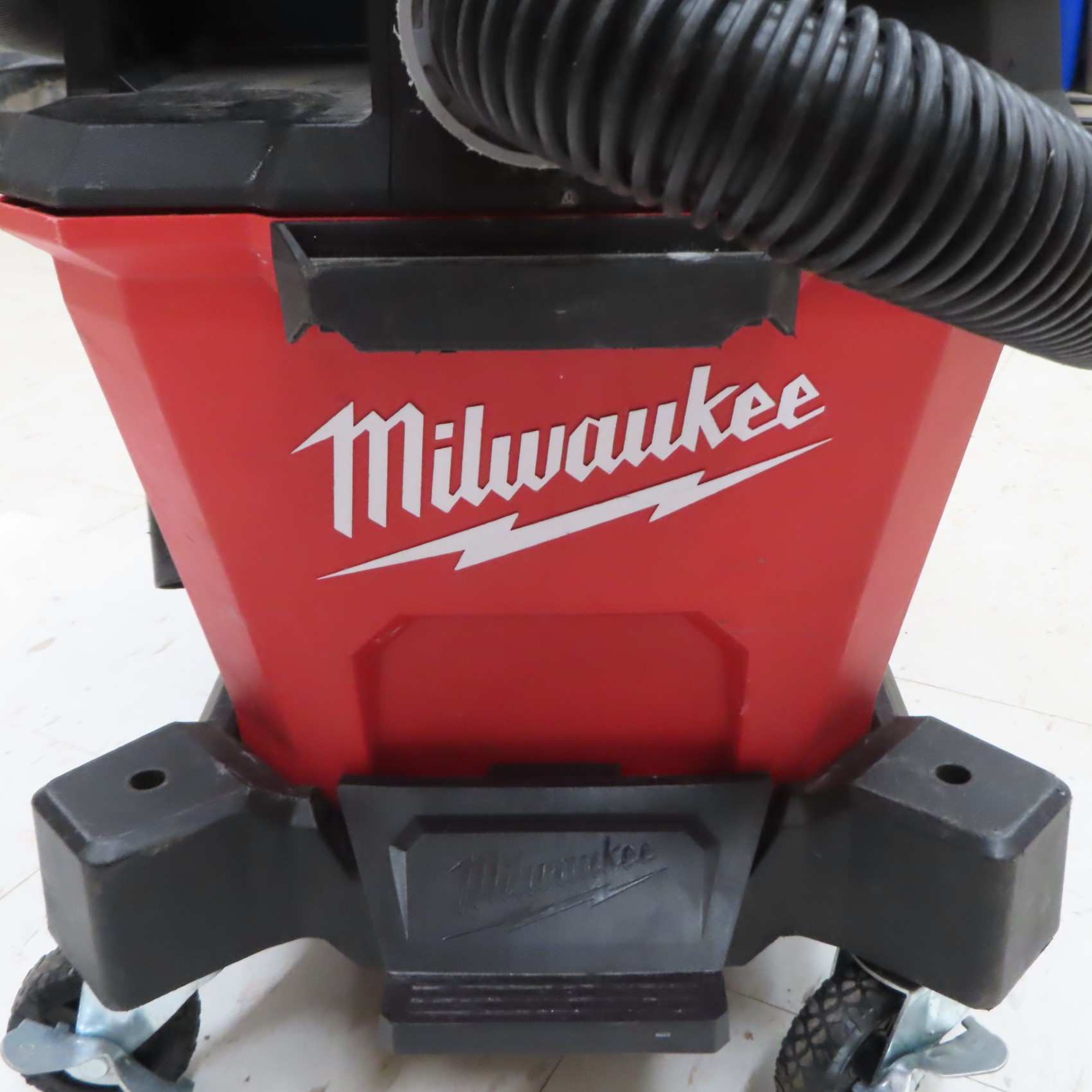 Milwaukee 0910-20 M18 18V 6-Gallon Wet/Dry Vacuum Cleaner (Local Pick ...