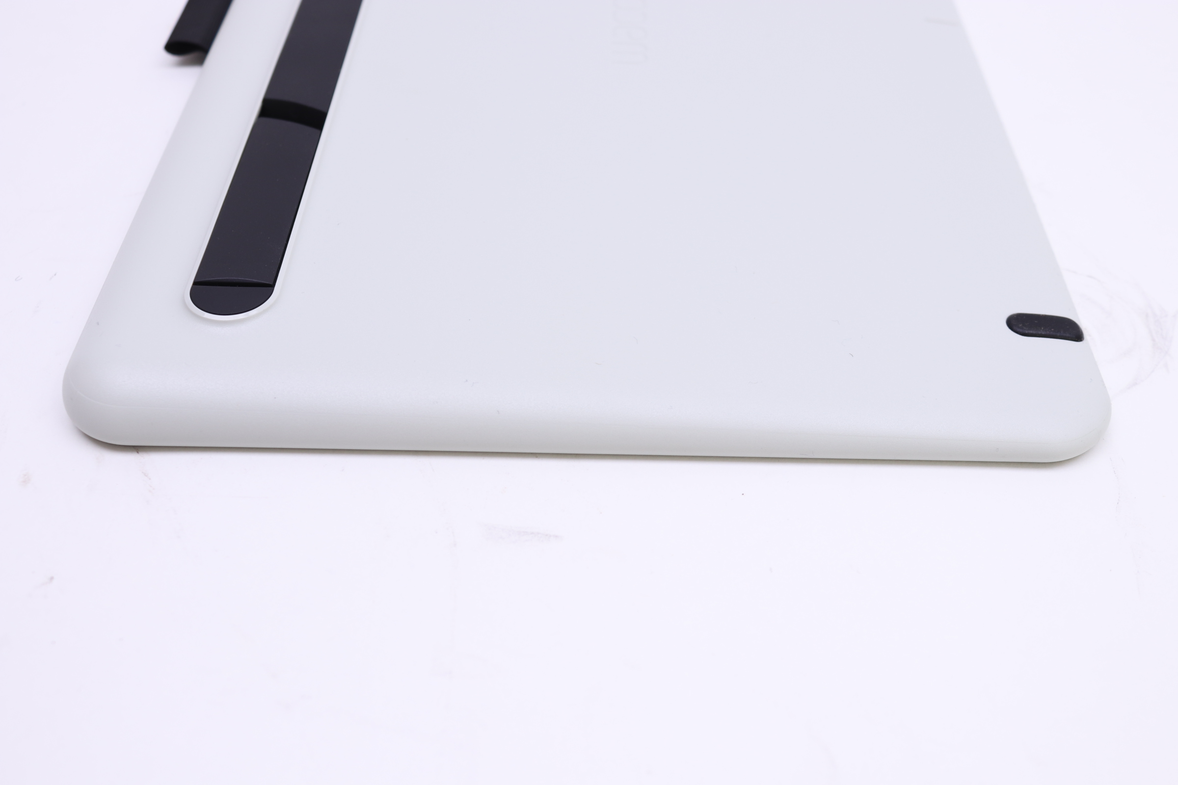 Wacom DTC133W0A One 13.3" Display Drawing Tablet