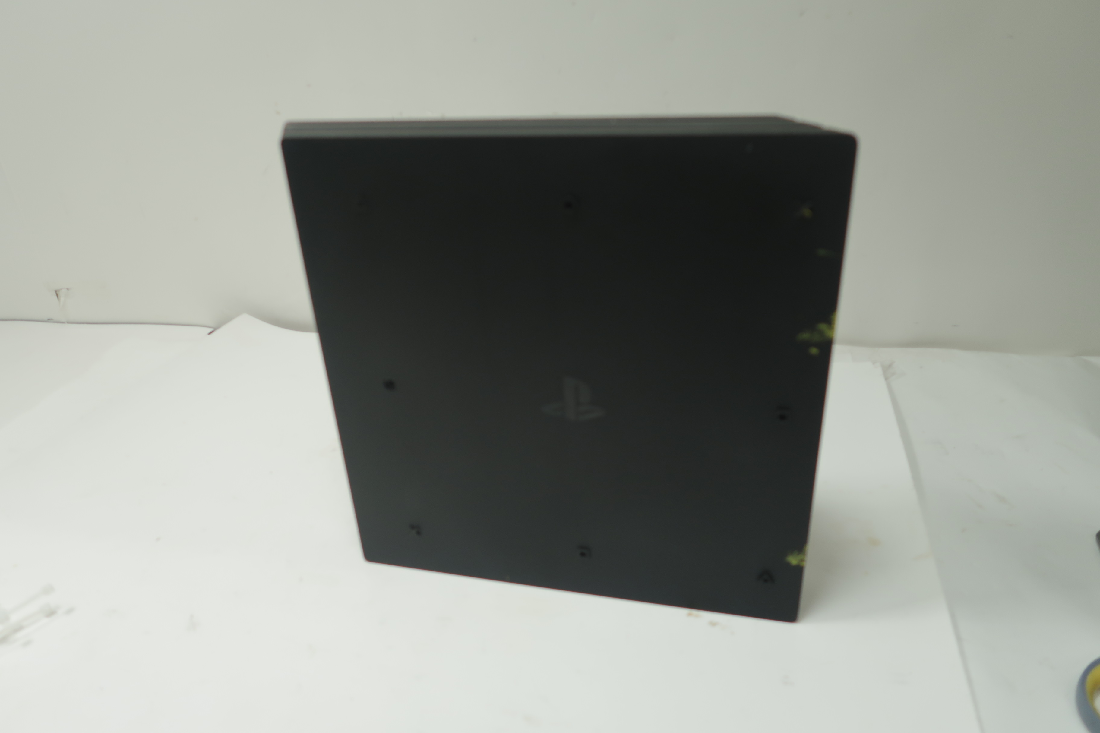 Sony CUH-7015B 1TB 4K Video Game Console PlayStation 4 Pro 2358