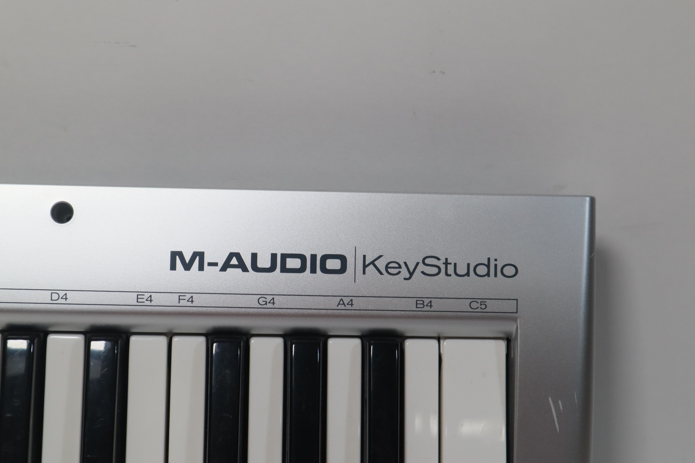 M-Audio KEYSTUDIO MIDI Controller 49 Key Keyboard Mixer 7525