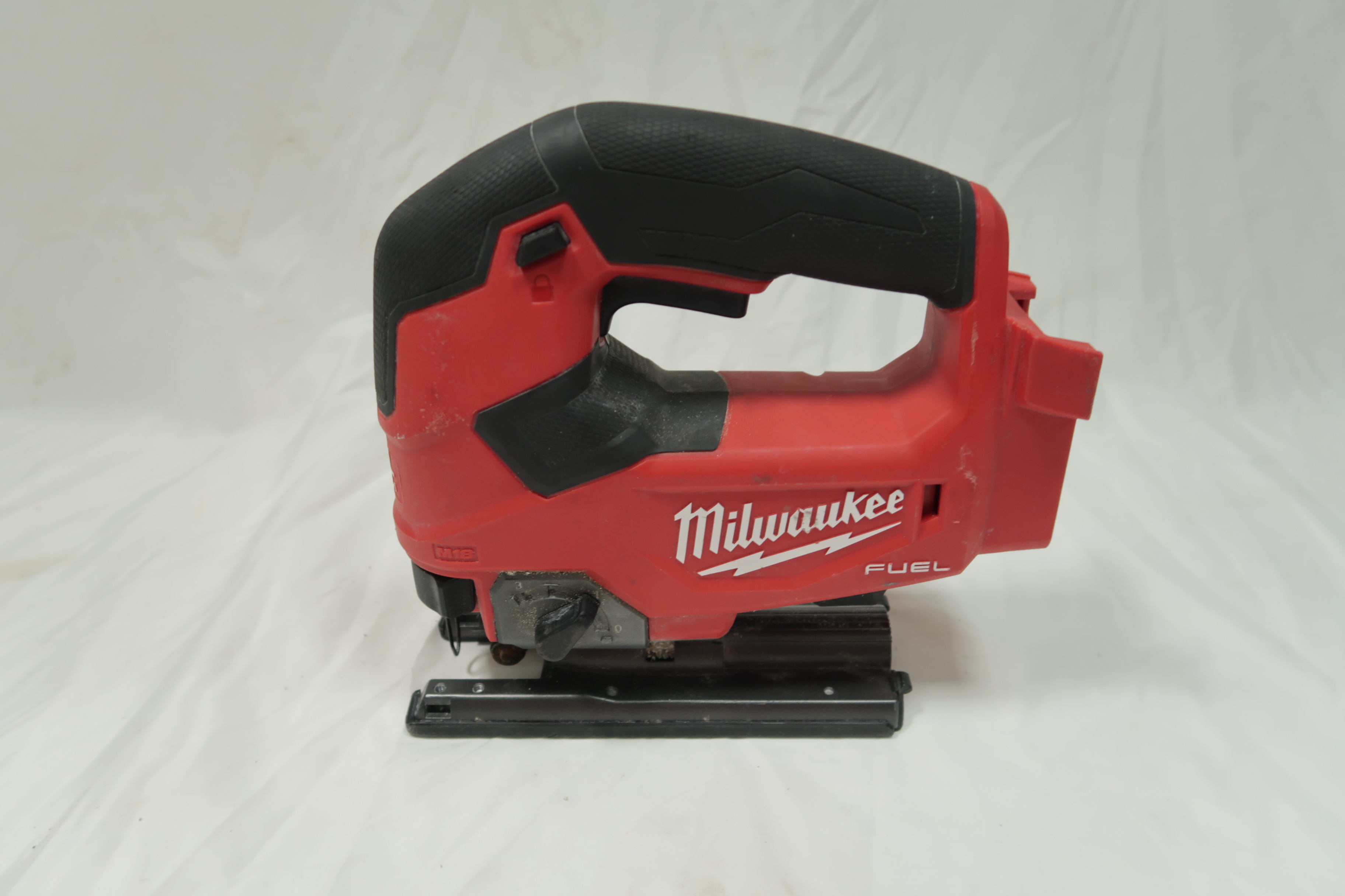 Milwaukee 2737-20 M18 FUEL 18-Volt Lithium-Ion Brushless Cordless Jig Saw