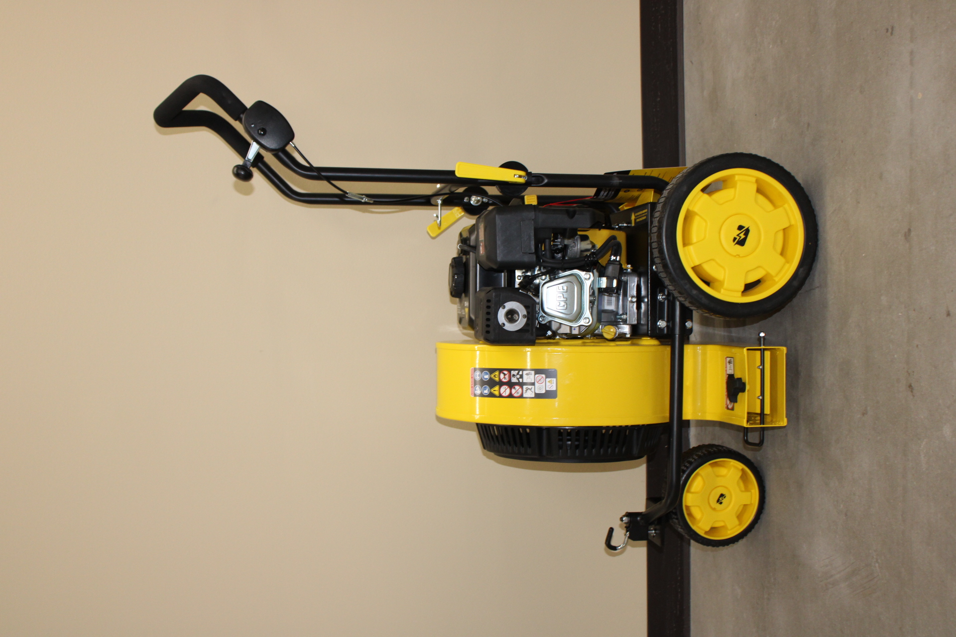 Champion 200947 160 MPH 1300 CFM 224cc Walk-Behind Gas Powered Leaf Blower