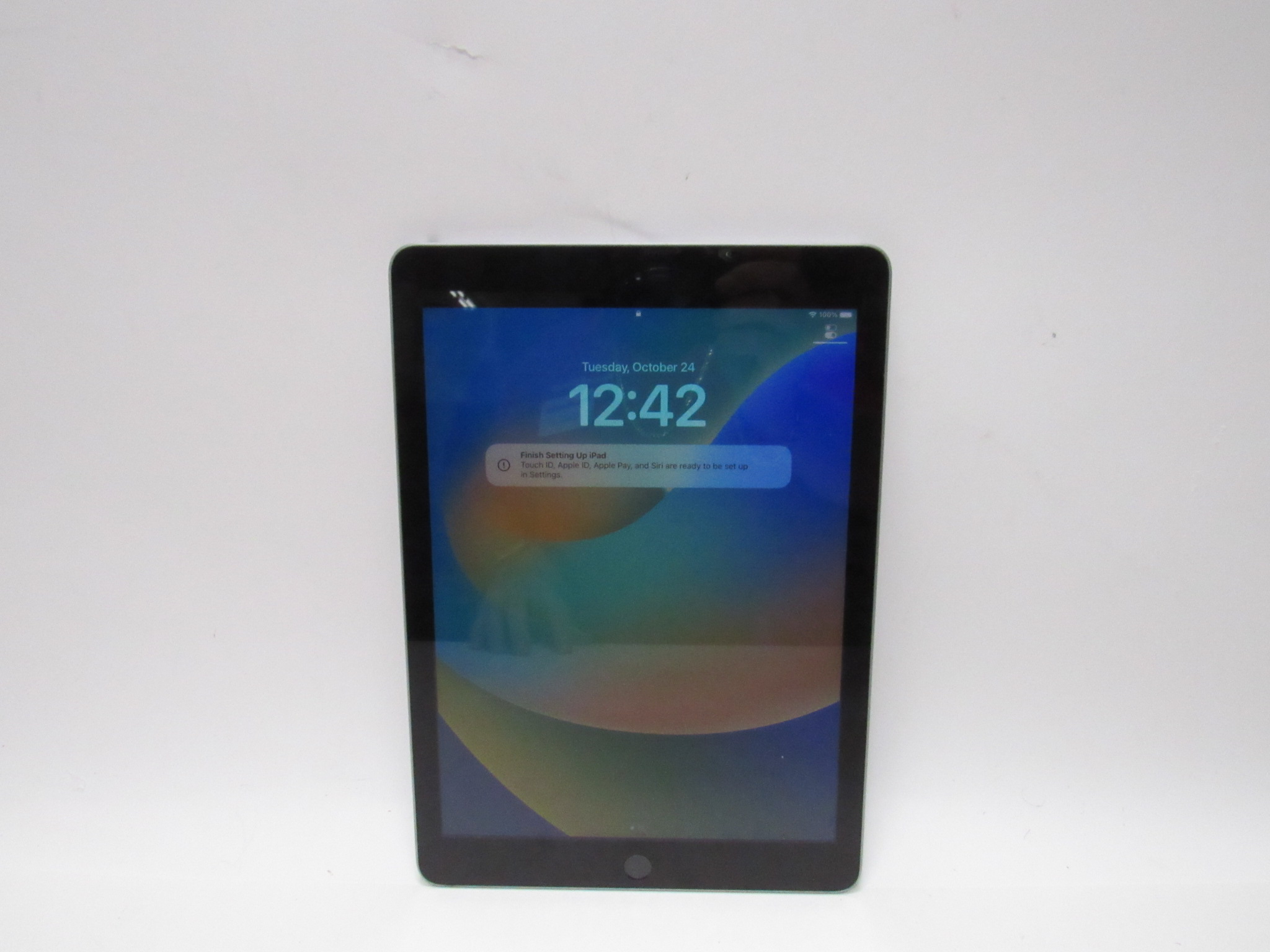 Apple iPad 5th Generation MP2F2LL/A A1822 32GB Tablet Silver 3309