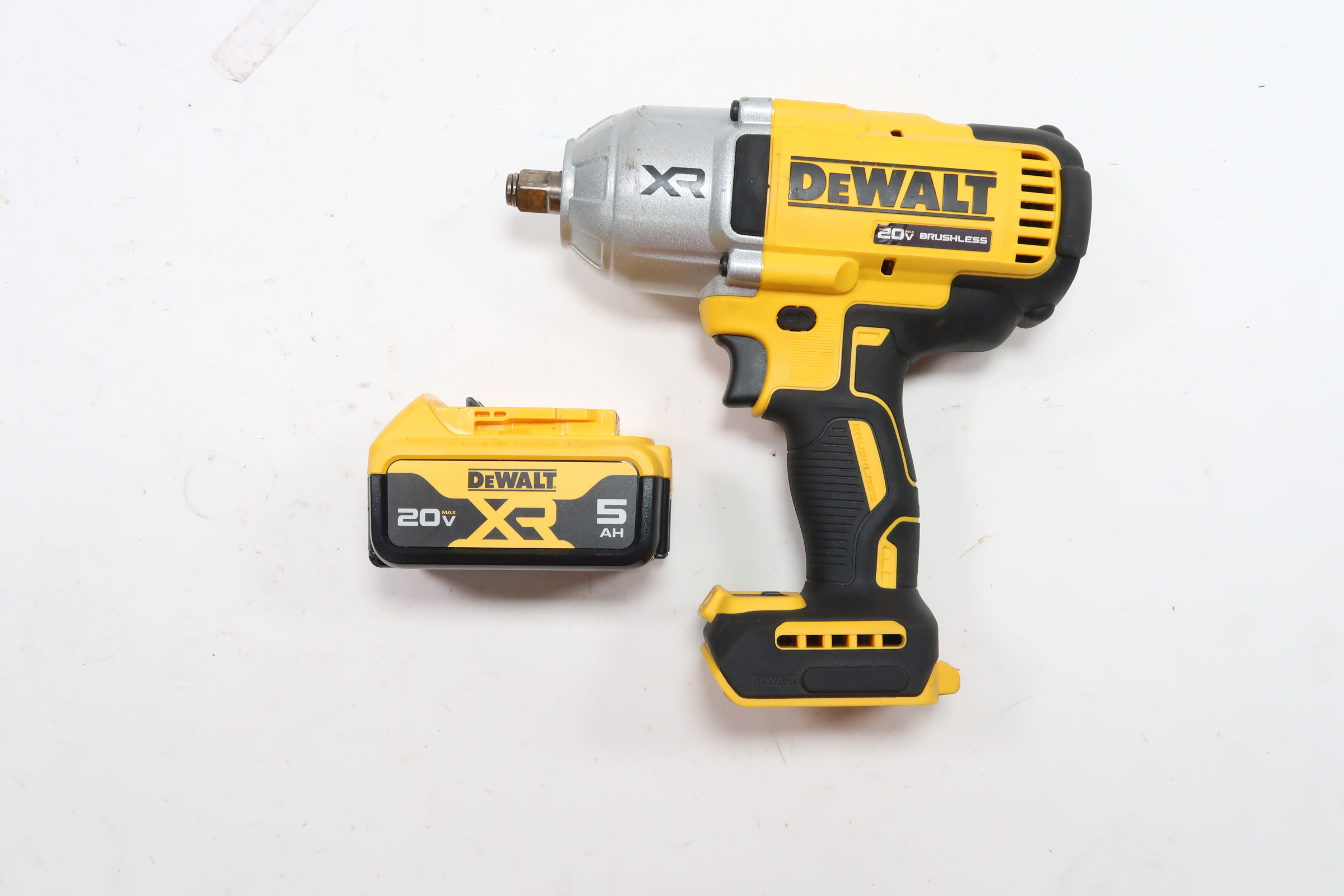 DeWalt DCF900 20V Lithium-ion 1/2'' Drive Brushless 3-Speed Impact Wrench