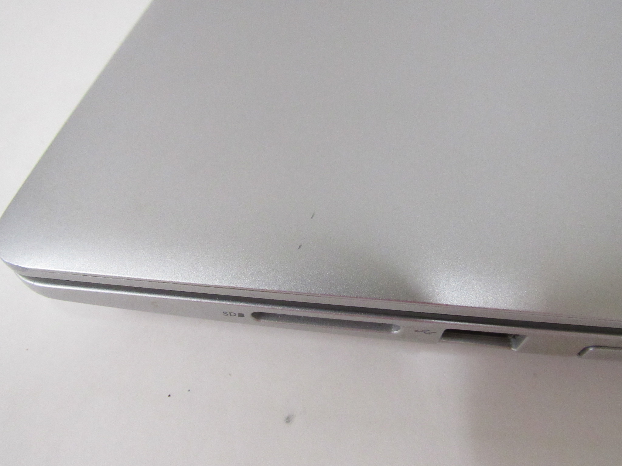 Dell Inspiron 15 P75F Core i5-8250U 1.60GHz 1TB HDD 8GB RAM Dell Inspiron 15 P75F Core i5-8250U 1.60GHz 1TB HDD 8GB RAM