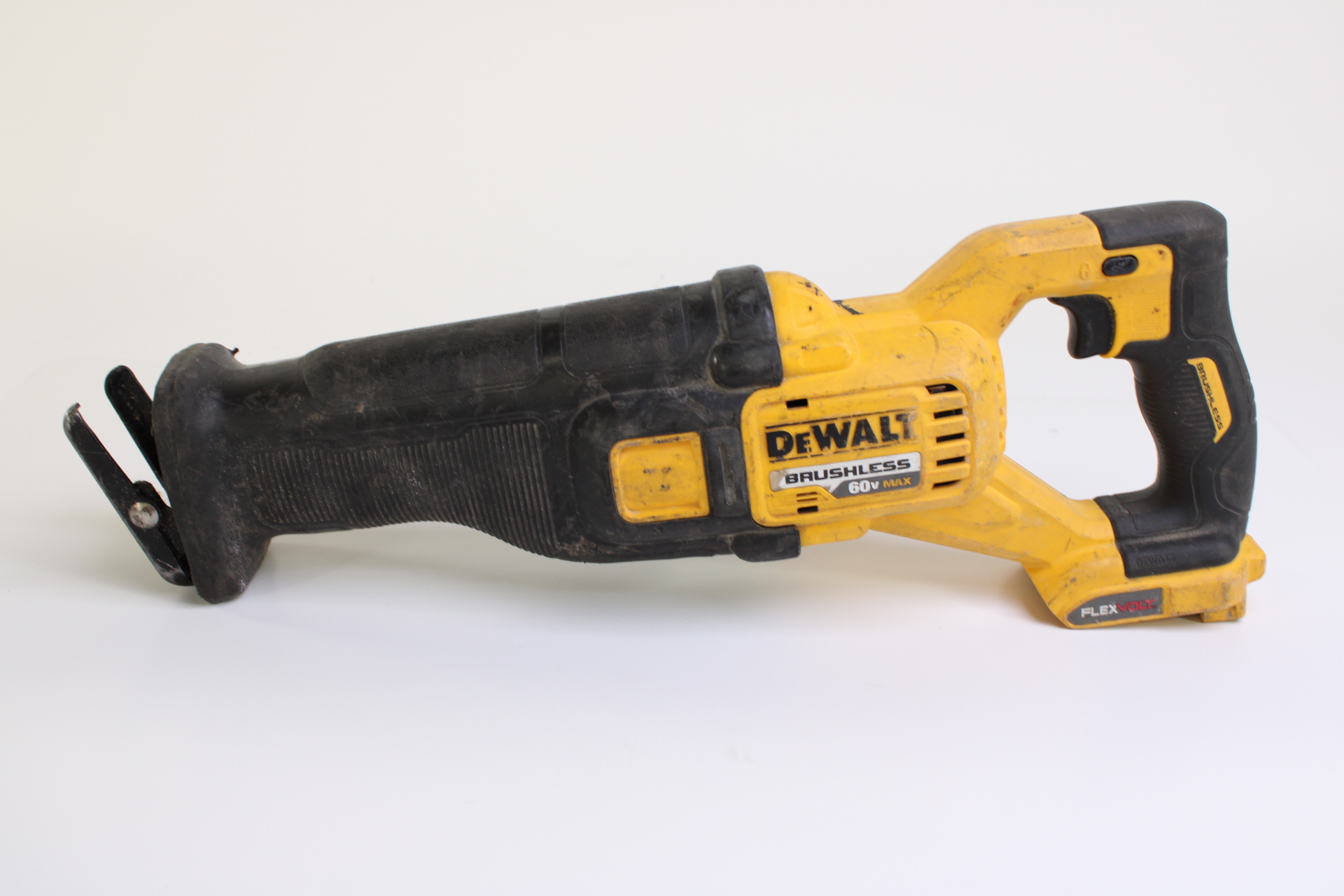 Dewalt flexvolt 60v max brushless reciprocating saw dcs388b store