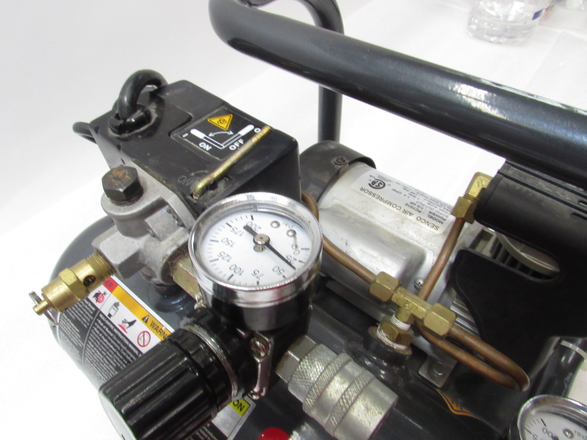 Senco PC1010 1/2- Horsepower 1-Gallon Portable Hot Dog Air Compressor