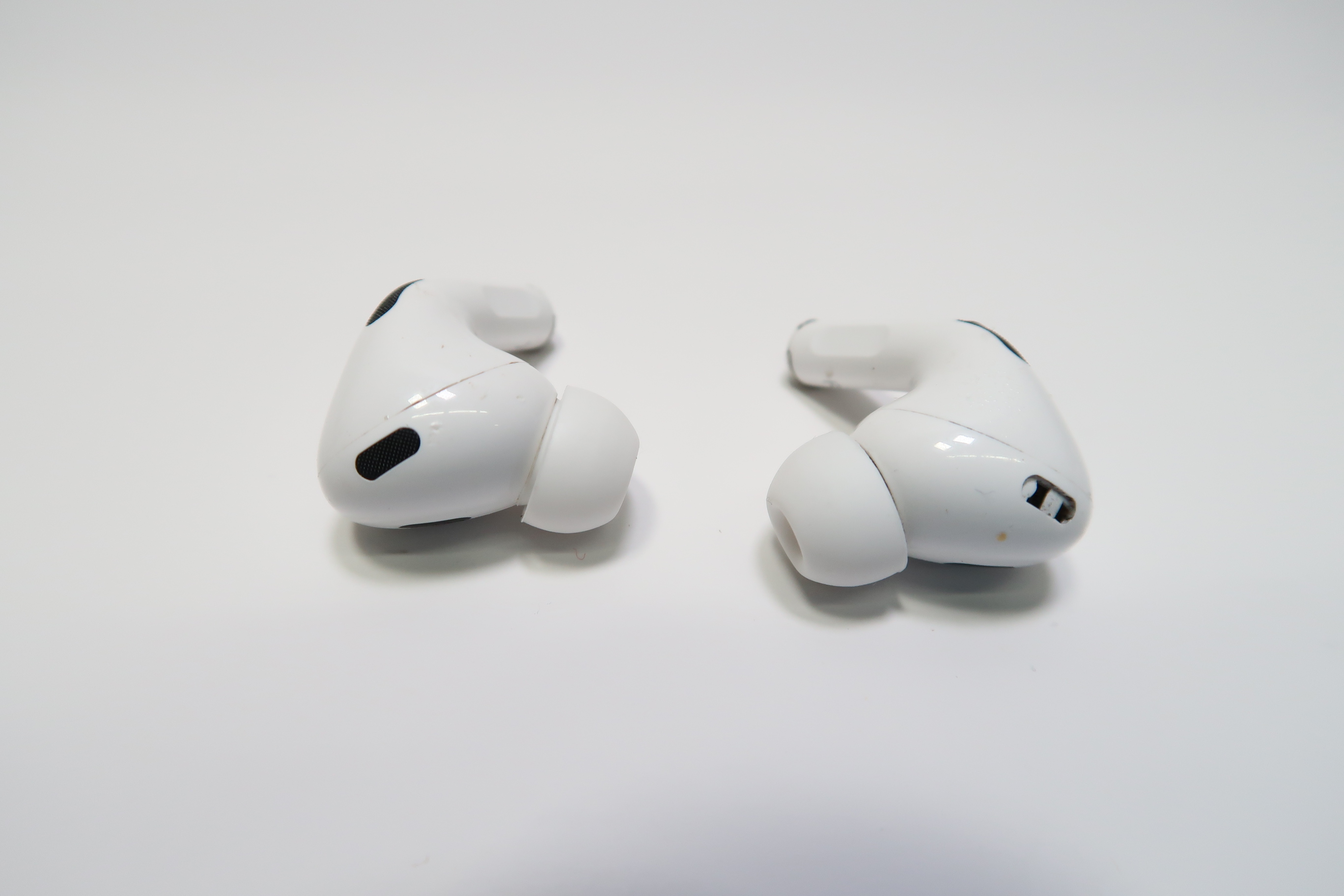 Apple AirPods Pro 2nd Gen A2700 Active Noise Cancelling Wireless ...