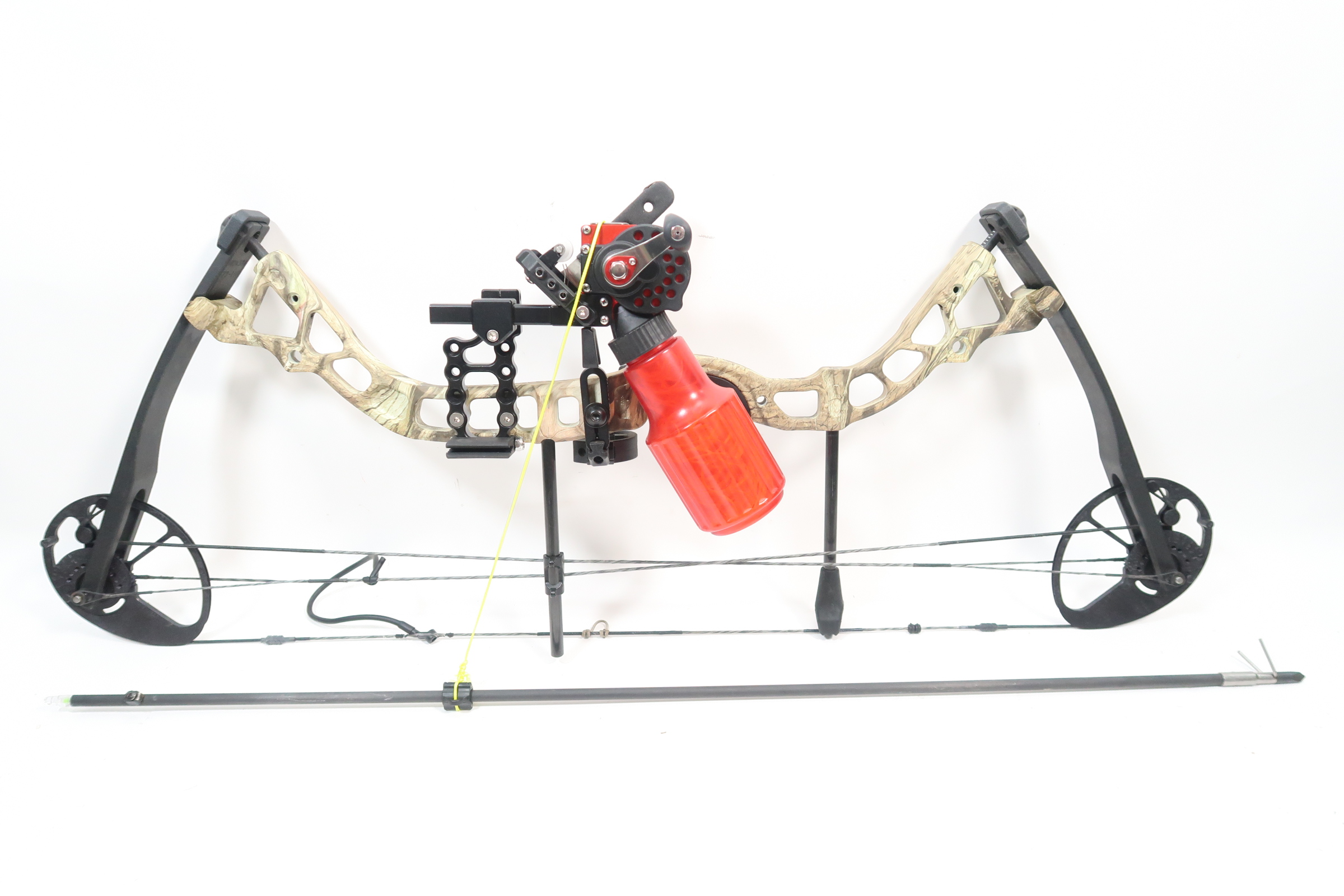 Diamond Infinite Edge RH Compound Bow With Cajun Bow Fishing Reel