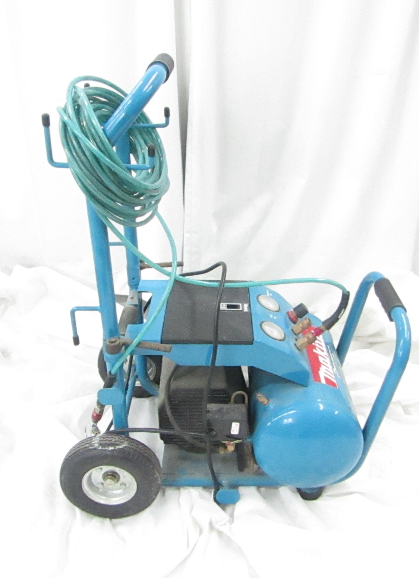 Makita MAC5200 5.2 Gallon Portable Hot Dog Air Compressor - Local ...