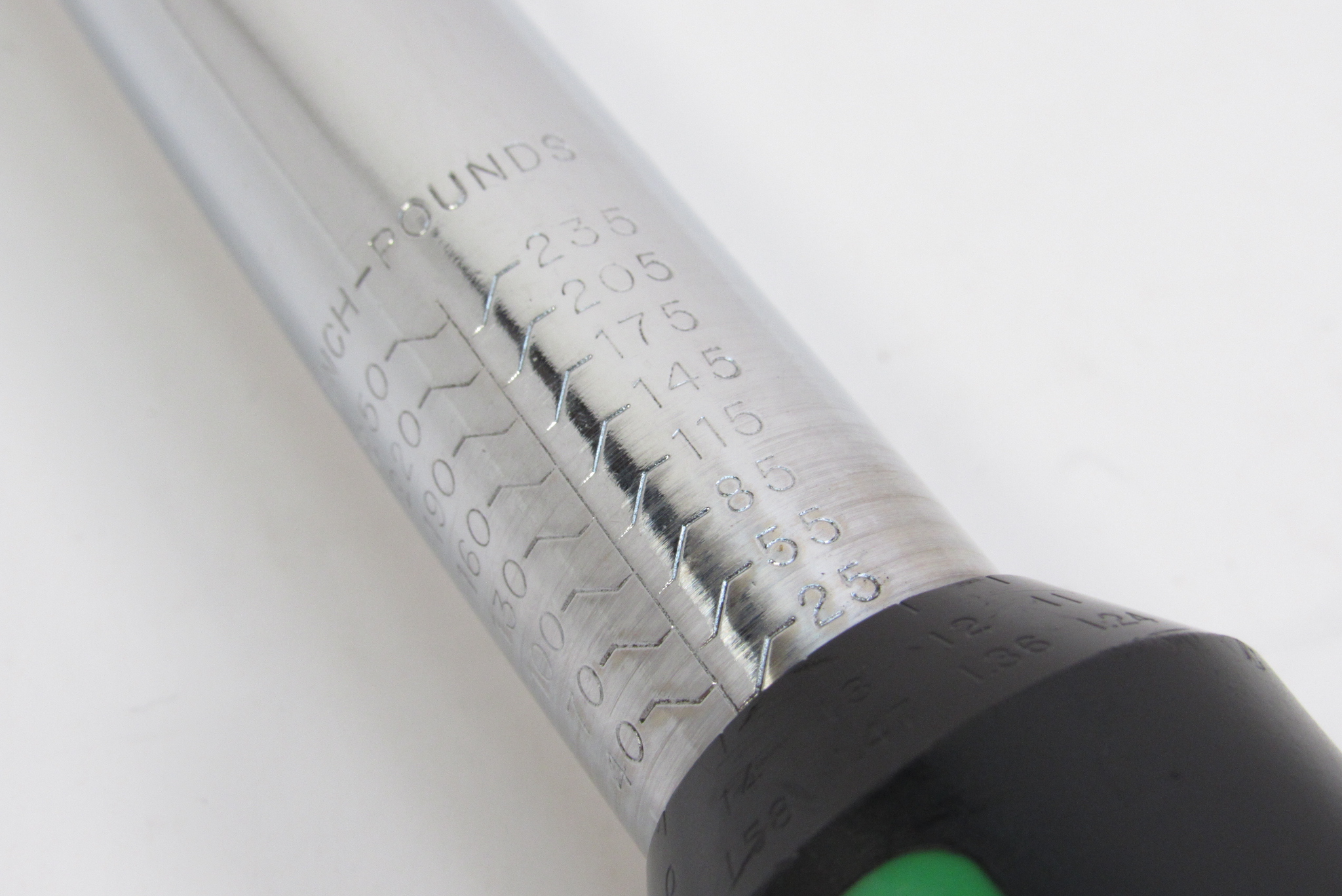 SK Tools 74025 3/8'' Drive 30-250 ft-lbs Micrometer Torque Wrench - Black