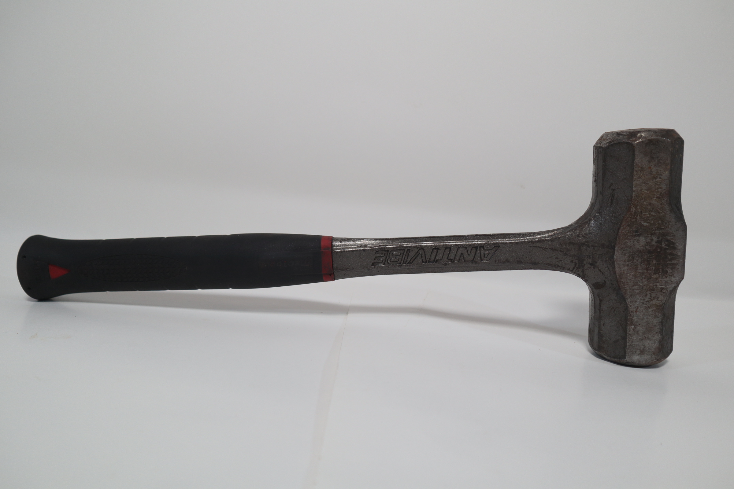 MAC Tools SH4AV Anti-Vibe 4 lbs. One-Handed Textured Rubber Gripped ...