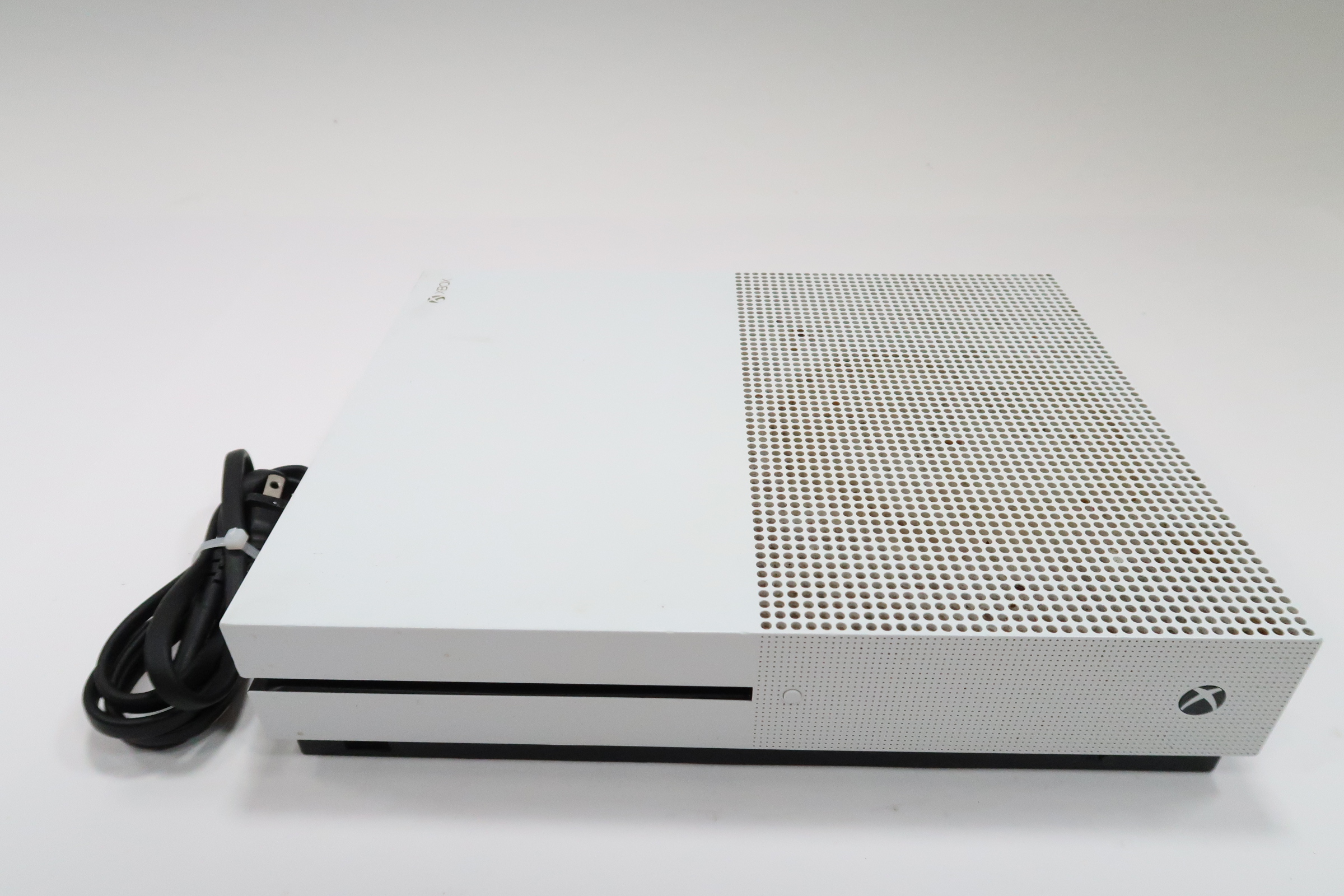 Microsoft 1681 Xbox One S 500GB Video Game Console 2758