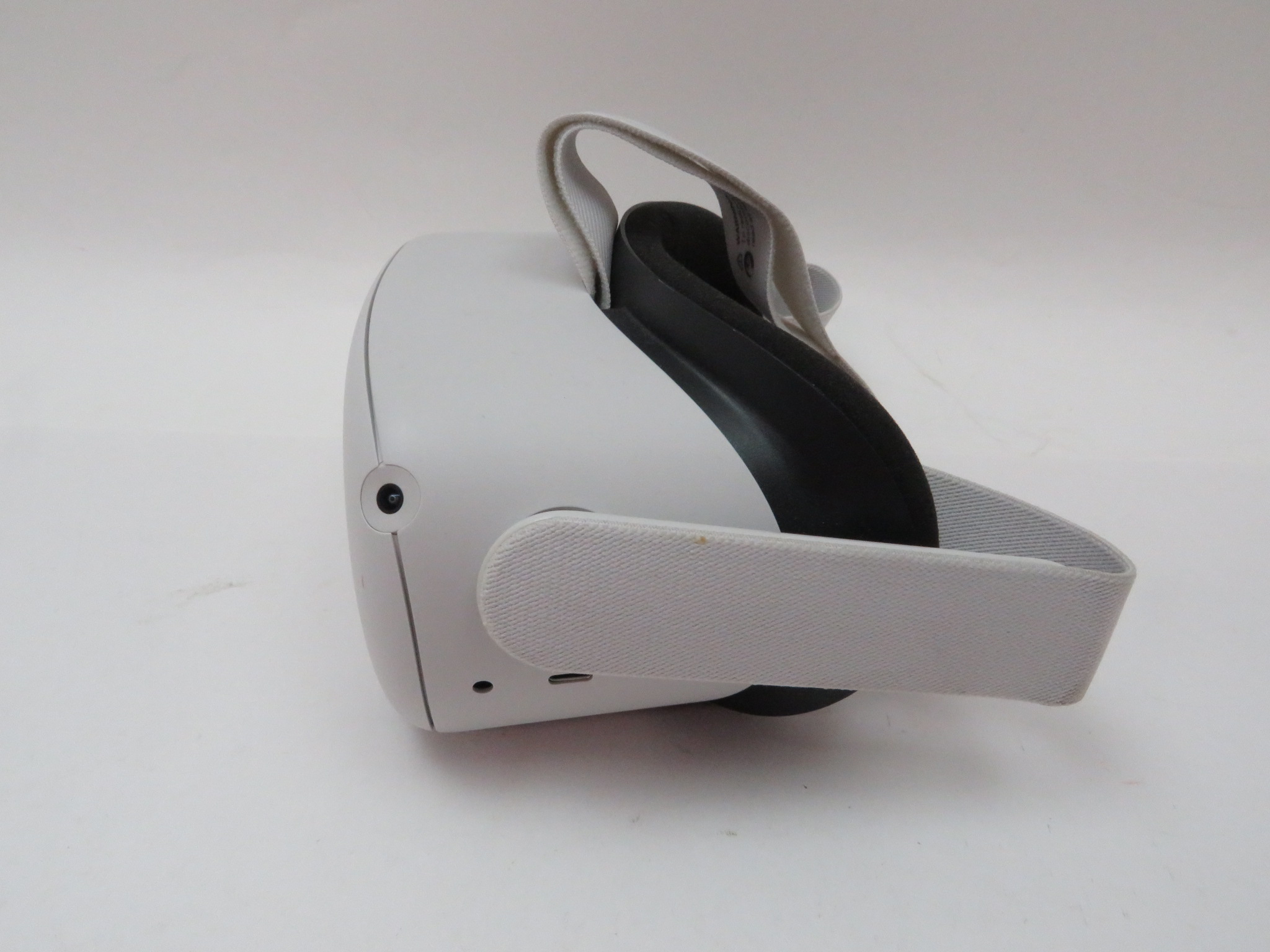 Oculus KW49CM Quest 2 Advanced All-In-One 128GB VR Gaming Headset