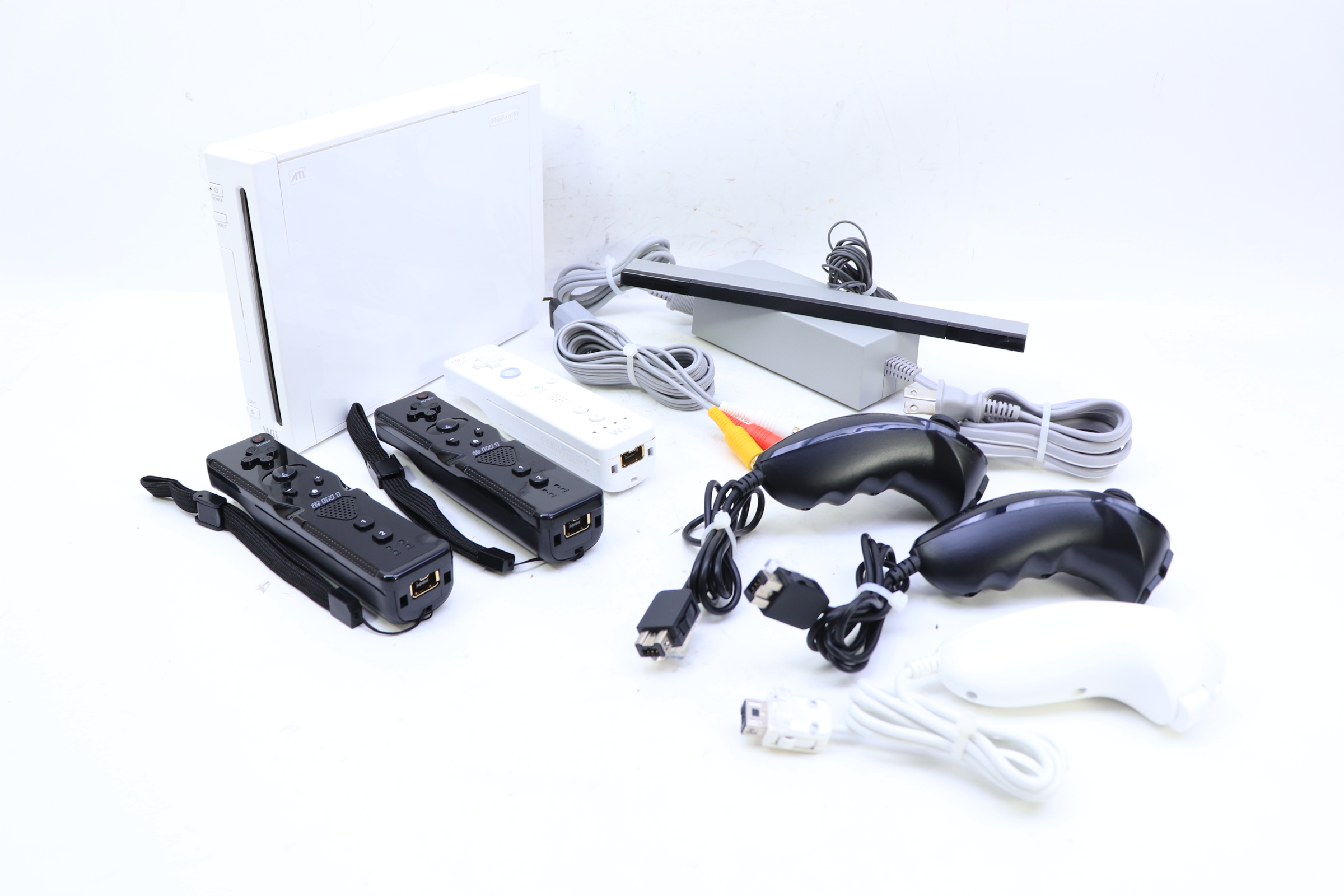 Nintendo Wii RVL-001 512MB White Body Home Video Gaming Console - 4461