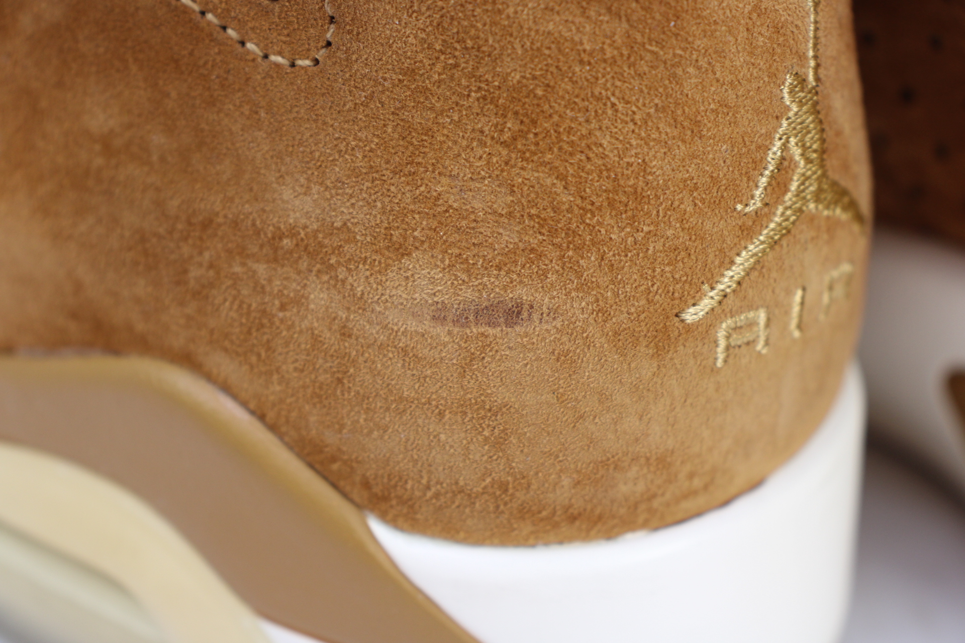 Nike 384664-705 Air Jordan 6 Retro - Wheat/Golden Harvest - Men's Size 8.5