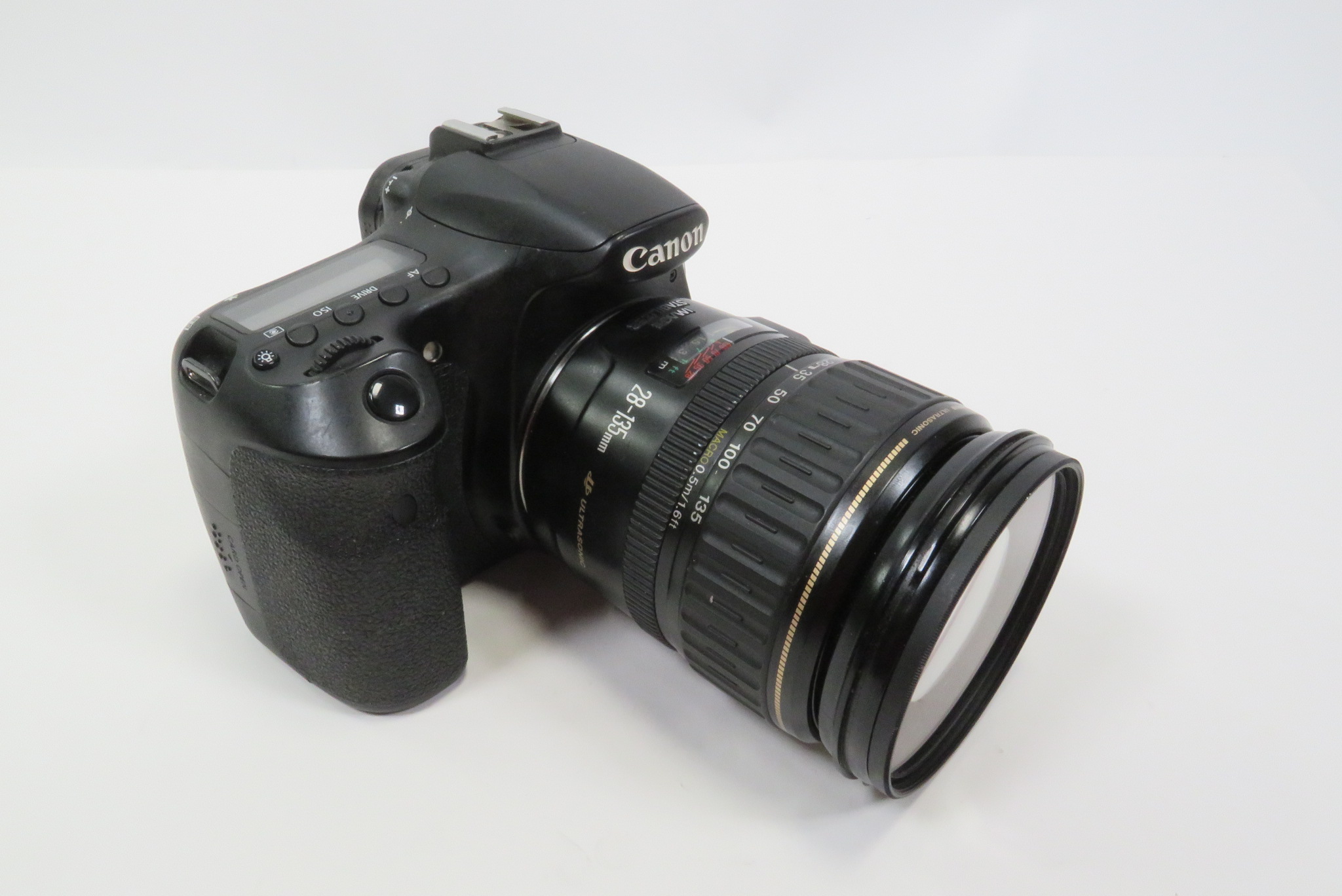 Canon EOS 60D 18MP 3.0" Screen Digital SLR Camera / 28-135mm Lens