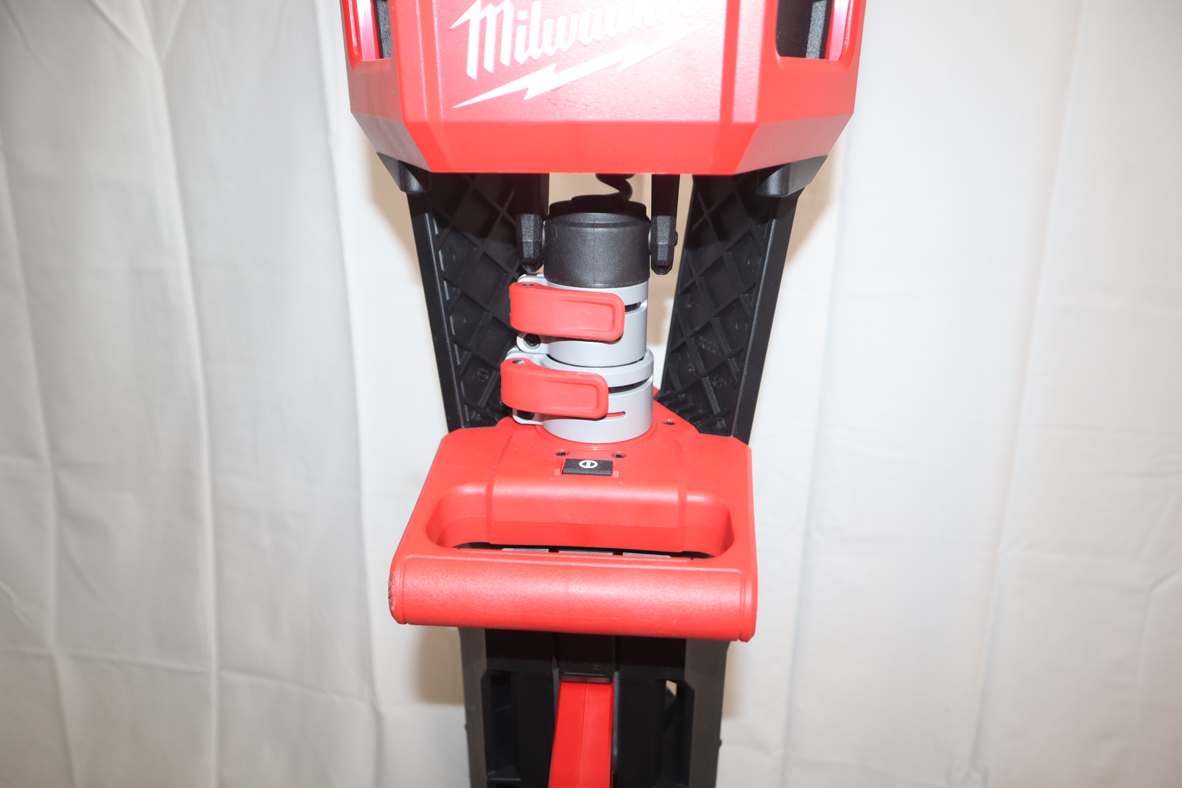Milwaukee 2131-20 M18 ROCKET Dual Power Corded & Cordless Tower Light