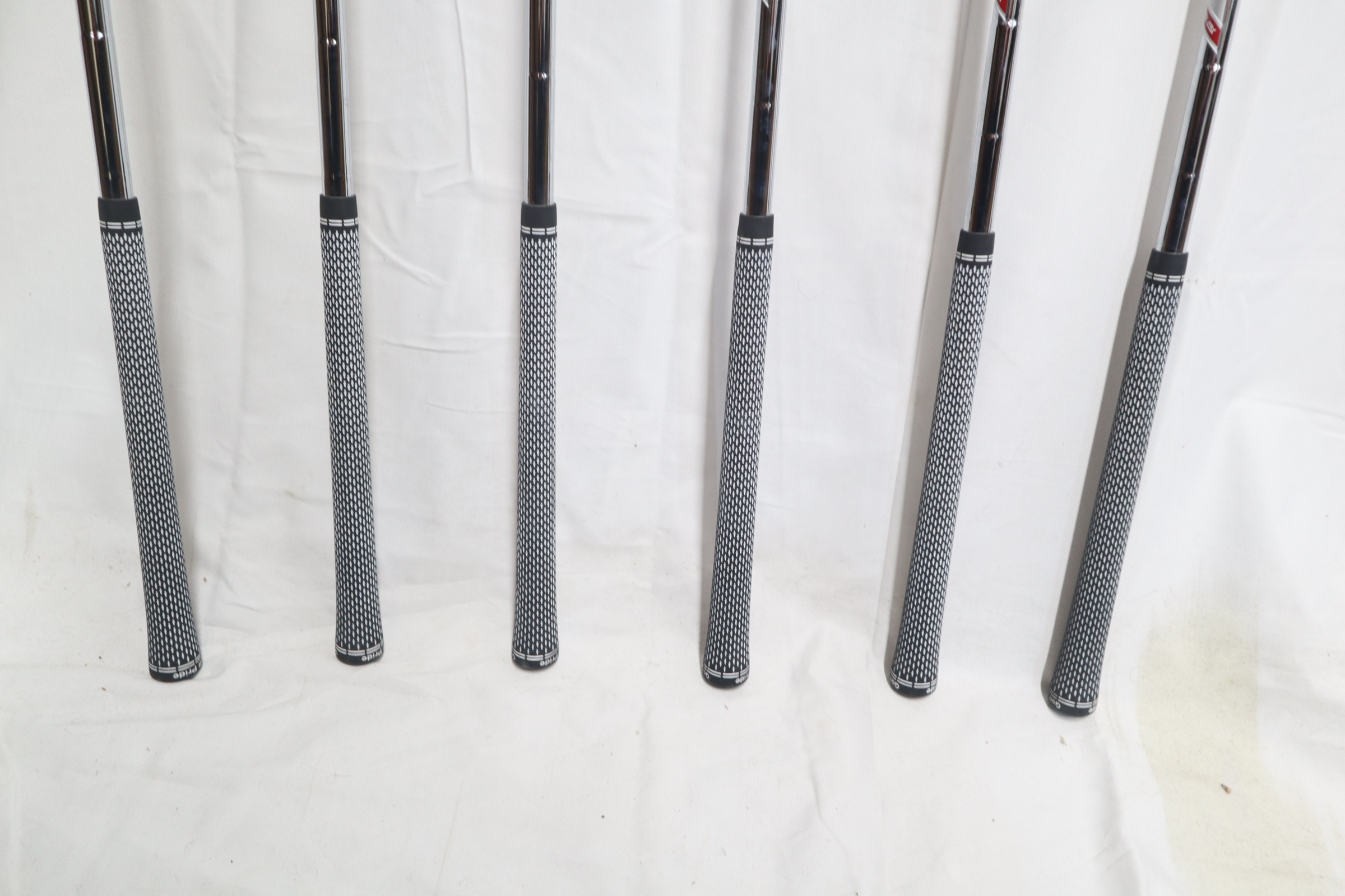 Titleist T-Series T300 6-Pc Irons & Wedge Clubs / True Temper AMT S300 Red Shaft