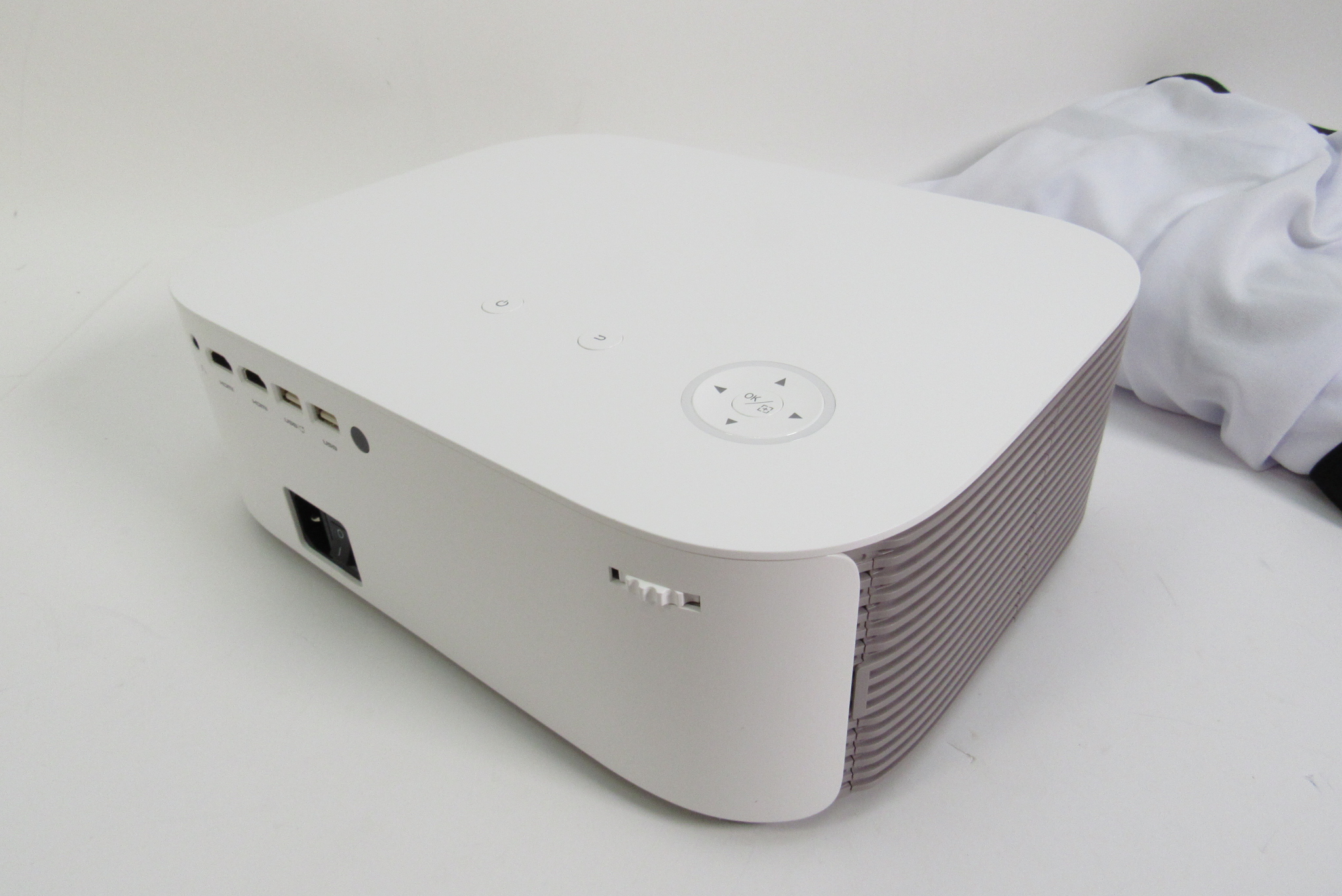 Vankyo Performance V700W (YG551) 1080p LCD Home Theater Projector