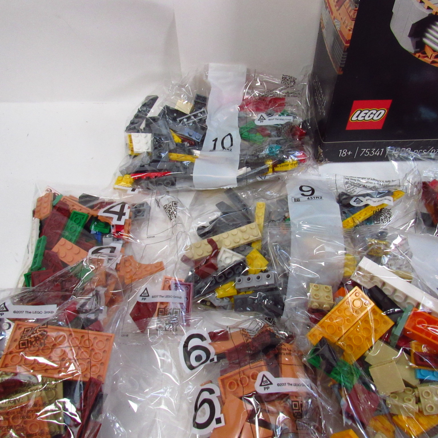 LEGO Star Wars 75341 Luke Skywalker's Landspeeder 1890-Piece ...