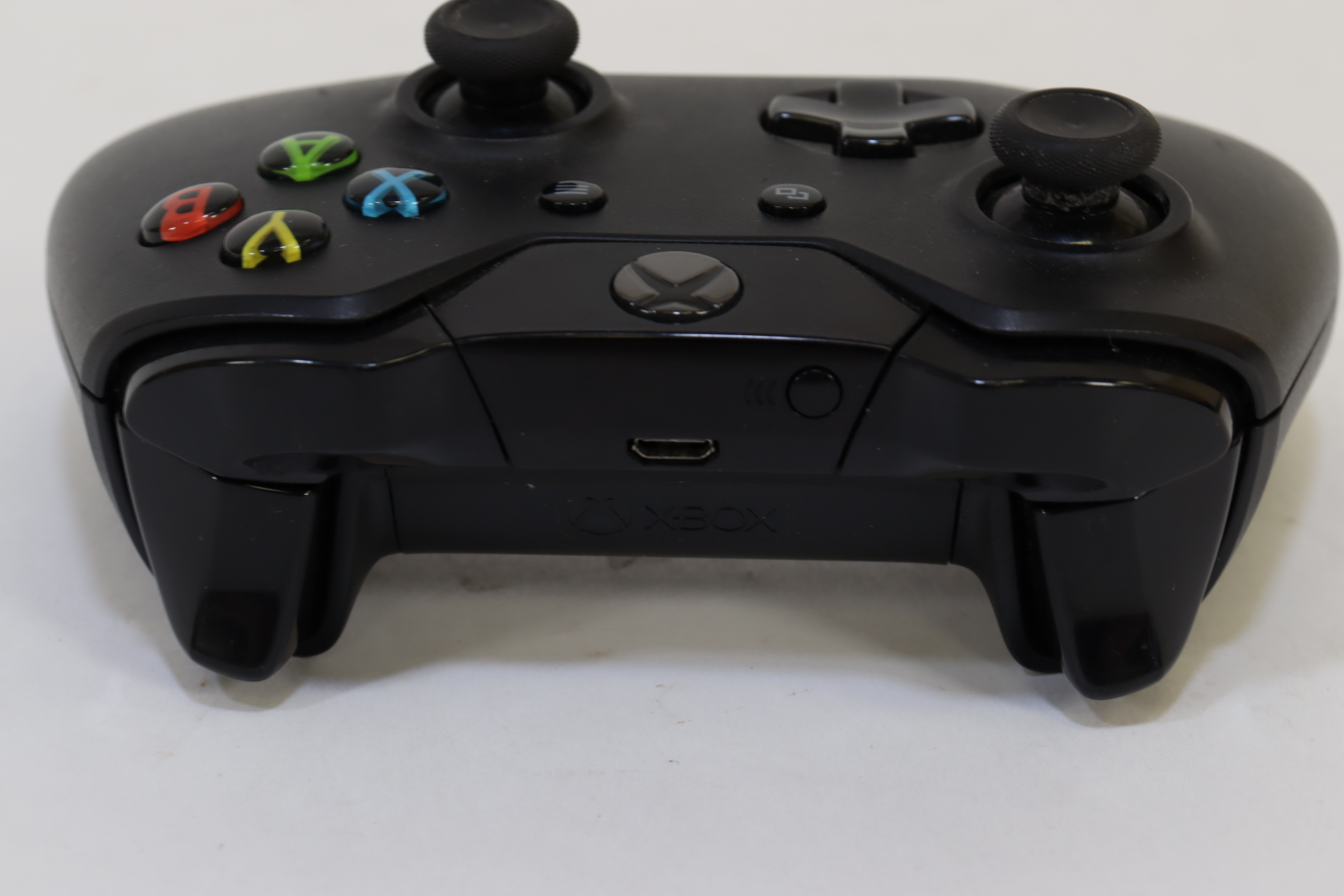 Microsoft Xbox One X 1787 1TB 4K Video Game Console Xbox One X - 0672