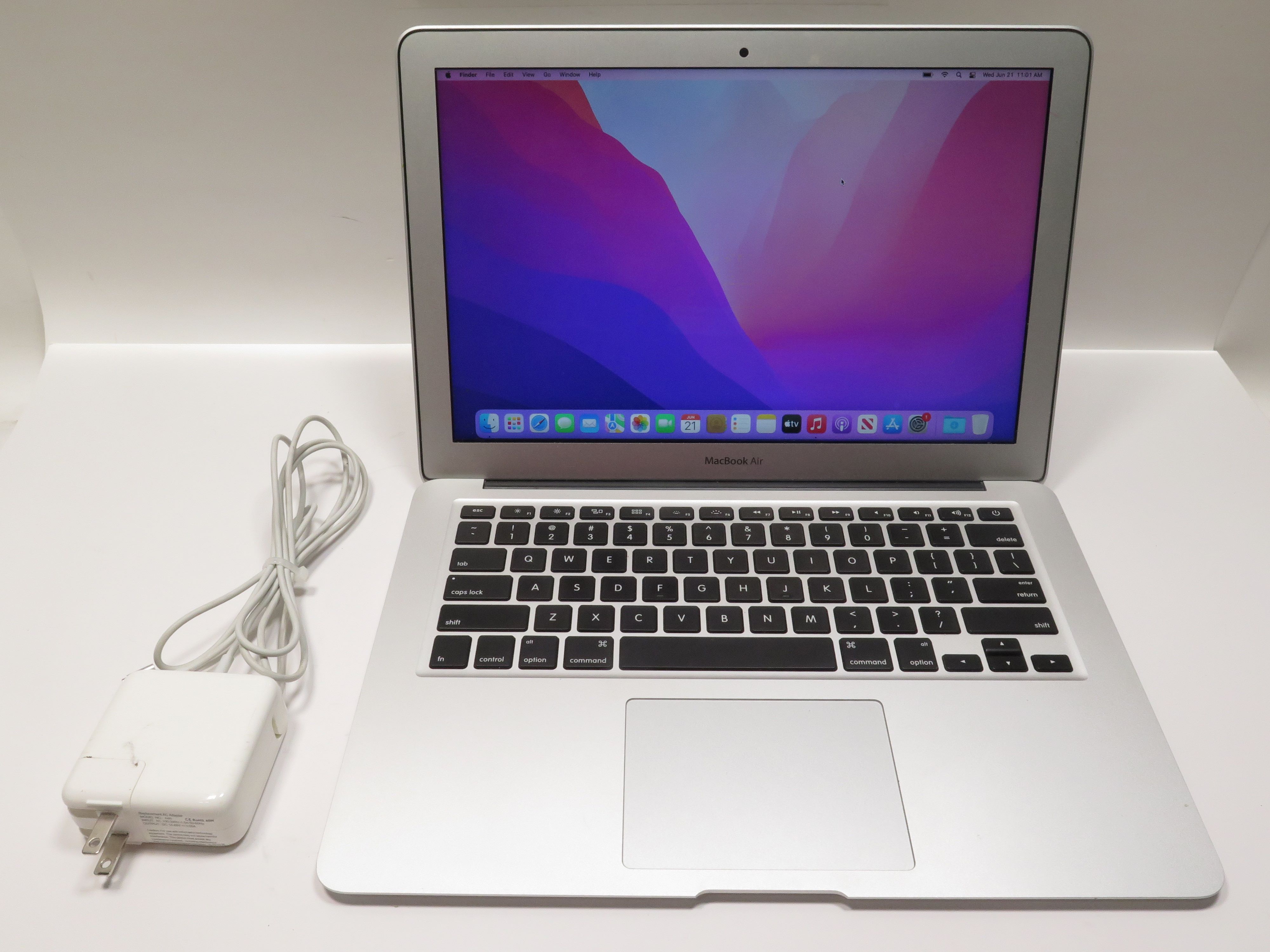 Apple MacBook Air 2017 MQD32LL/A Core i5-5350U 1.8GHz 8 GB RAM 128GB SSD 13.3"