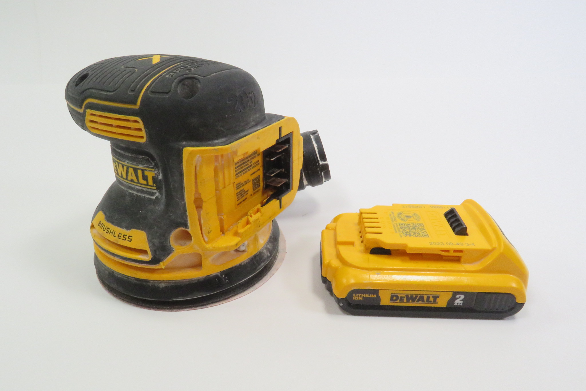 DeWalt DCW210 20V MAX XR Cordless Brushless 5" Random Orbit Palm Sander