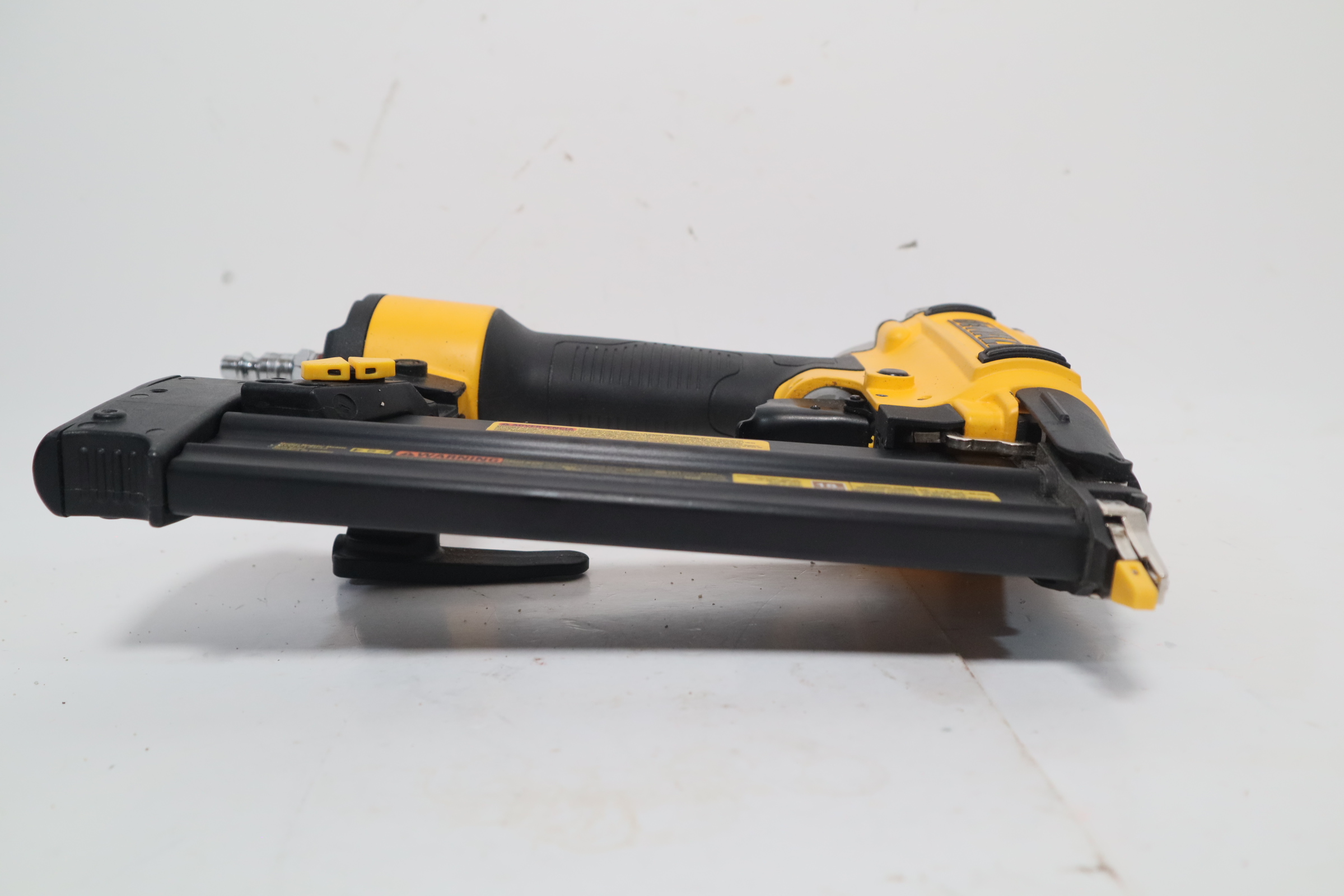 DeWalt DWFP12233 18-Gauge Pneumatic Corded Brad Nailer