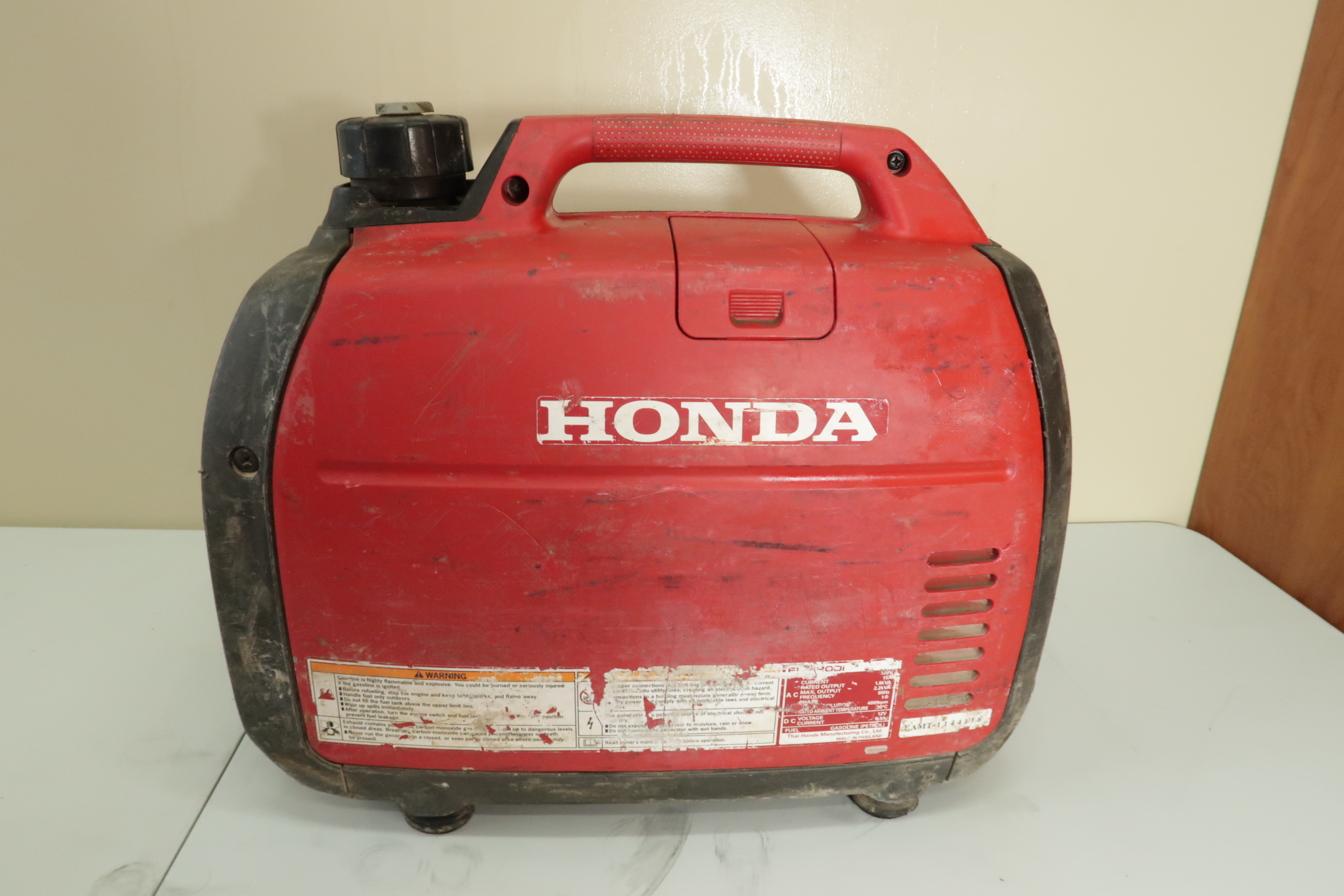 Honda EU2200i 2200-Watt 120-Volt Super Quiet Portable Inverter Generator