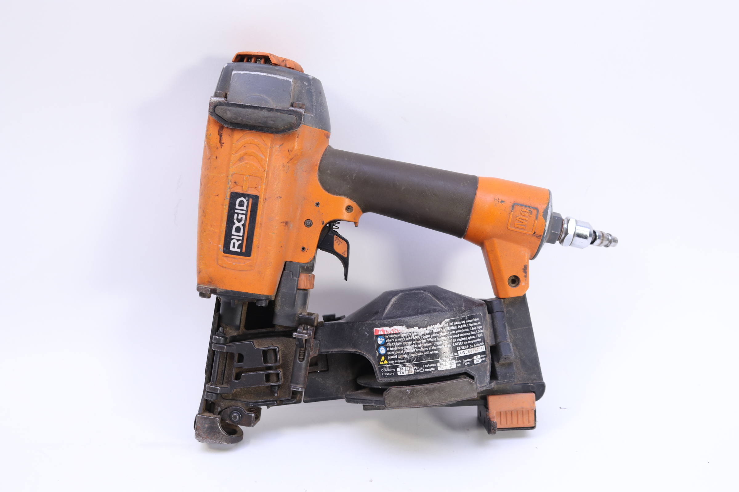 Ridgid R175RNA Pneumatic 15 Deg. 1-3/4" Coil Roofing Nailer