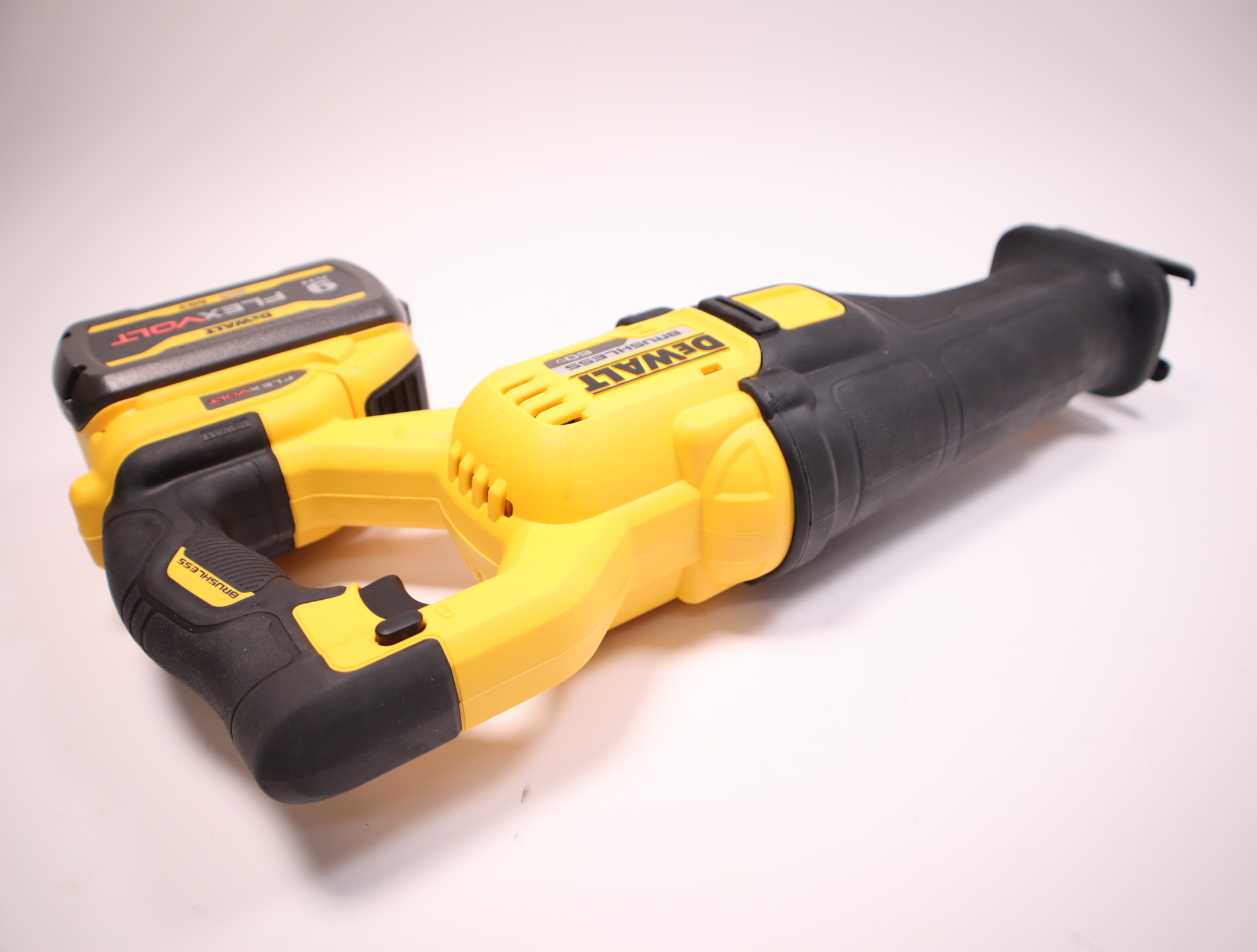 DeWalt DCS389 20/60-Volt Cordless Brushless Reciprocating Saw Kit