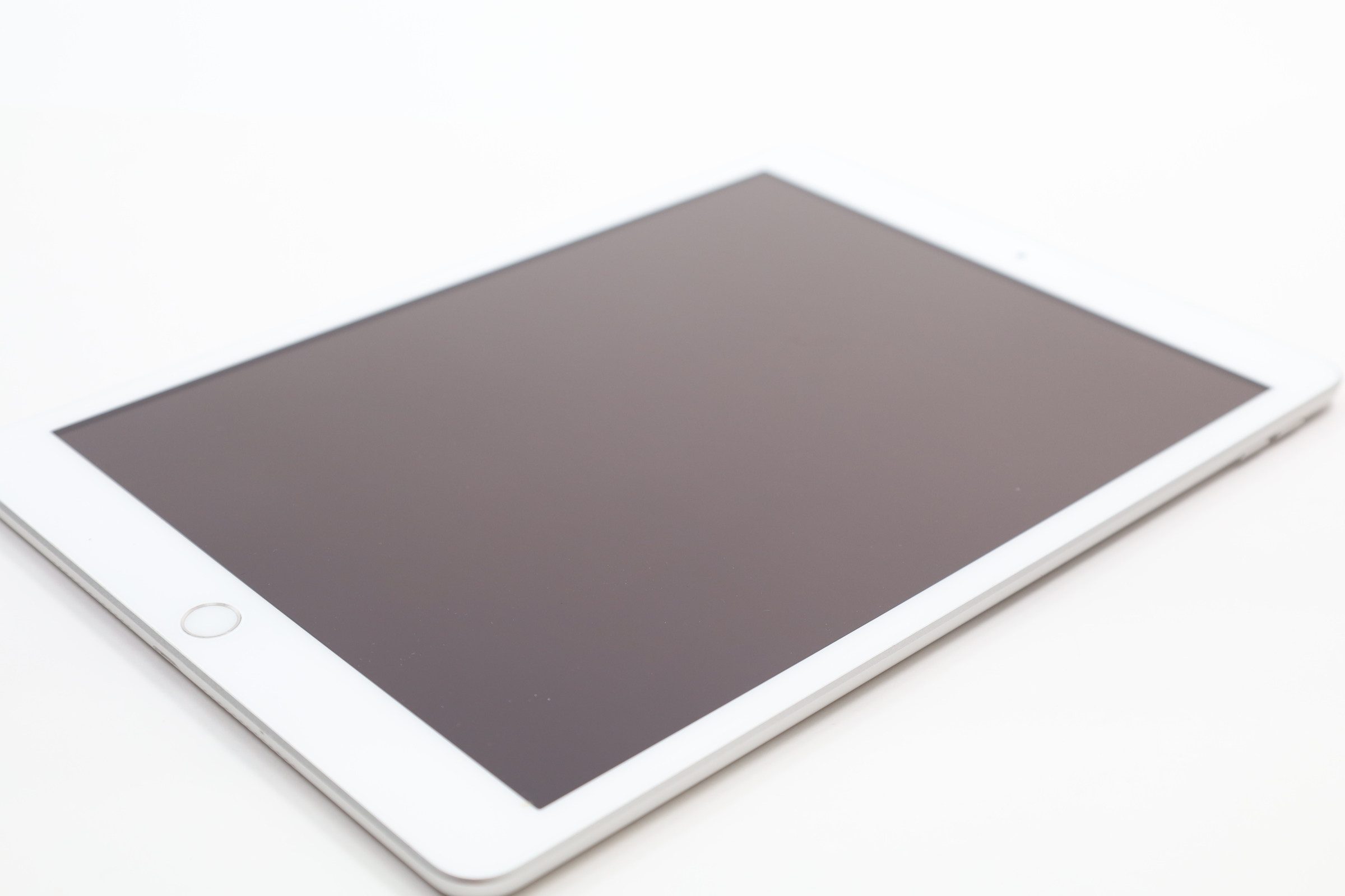 Apple iPad 7th Gen MW752LL/A 32GB Wi-Fi 10.2" Tablet - Silver