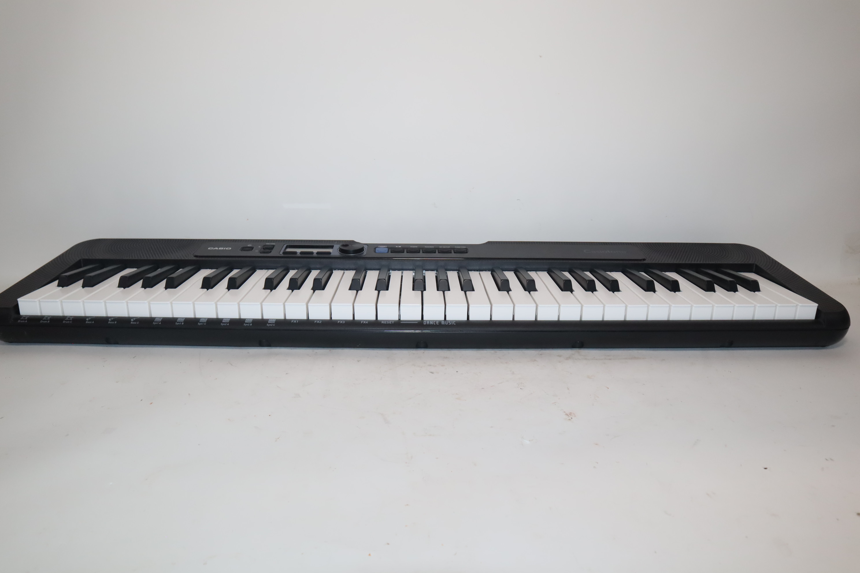 Casio CT-S190 Casiotone 61-Key Portable Keyboard 9AAA / USB & Carry Case