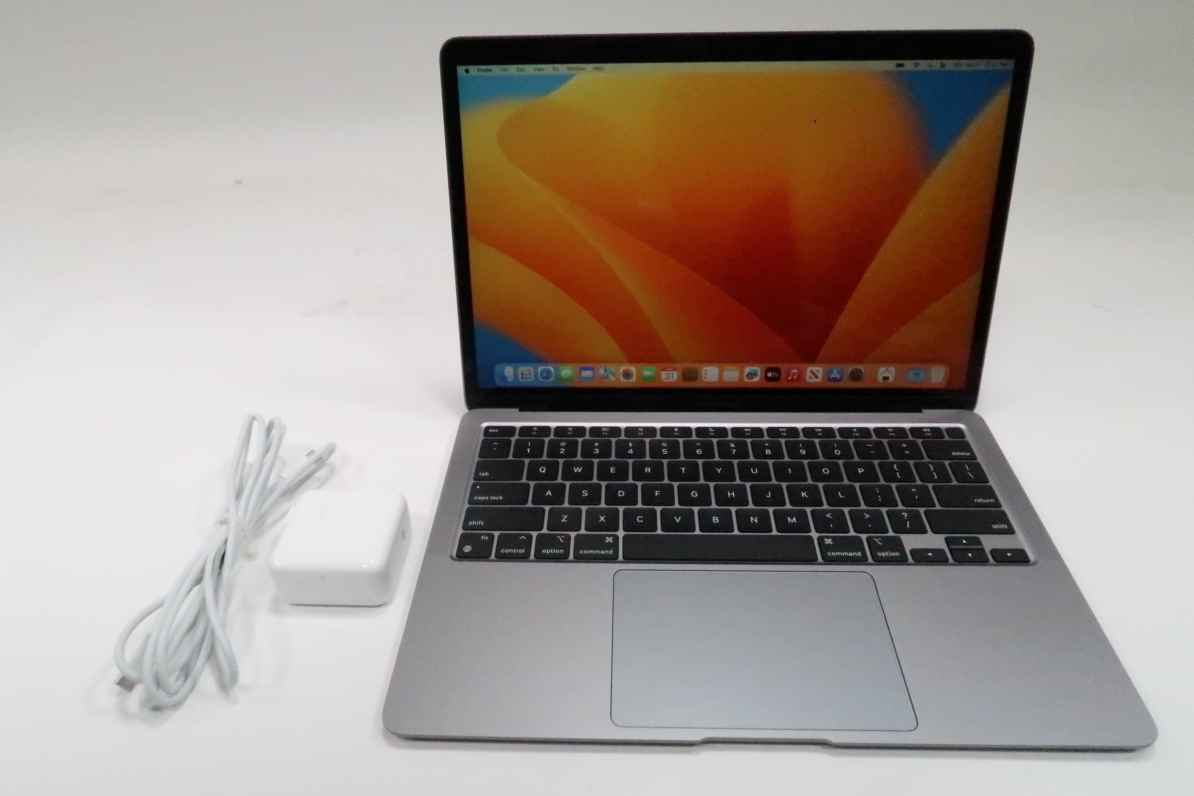 Apple MacBook Air 2020 MGN63LL/A M1 Chip 3.2GHz 8GB RAM 256GB SSD 13.3"