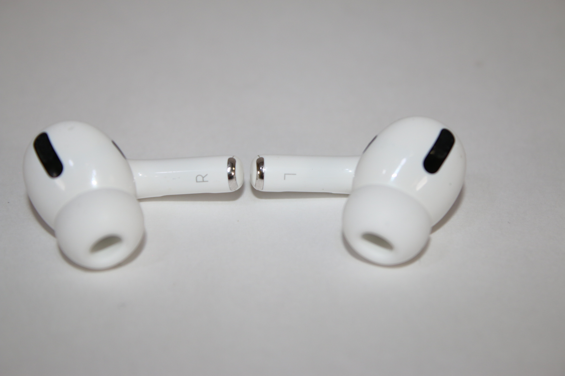 Apple AirPods Pro 2nd Gen Noise Canceling Bluetooth Earbuds A2083 ...