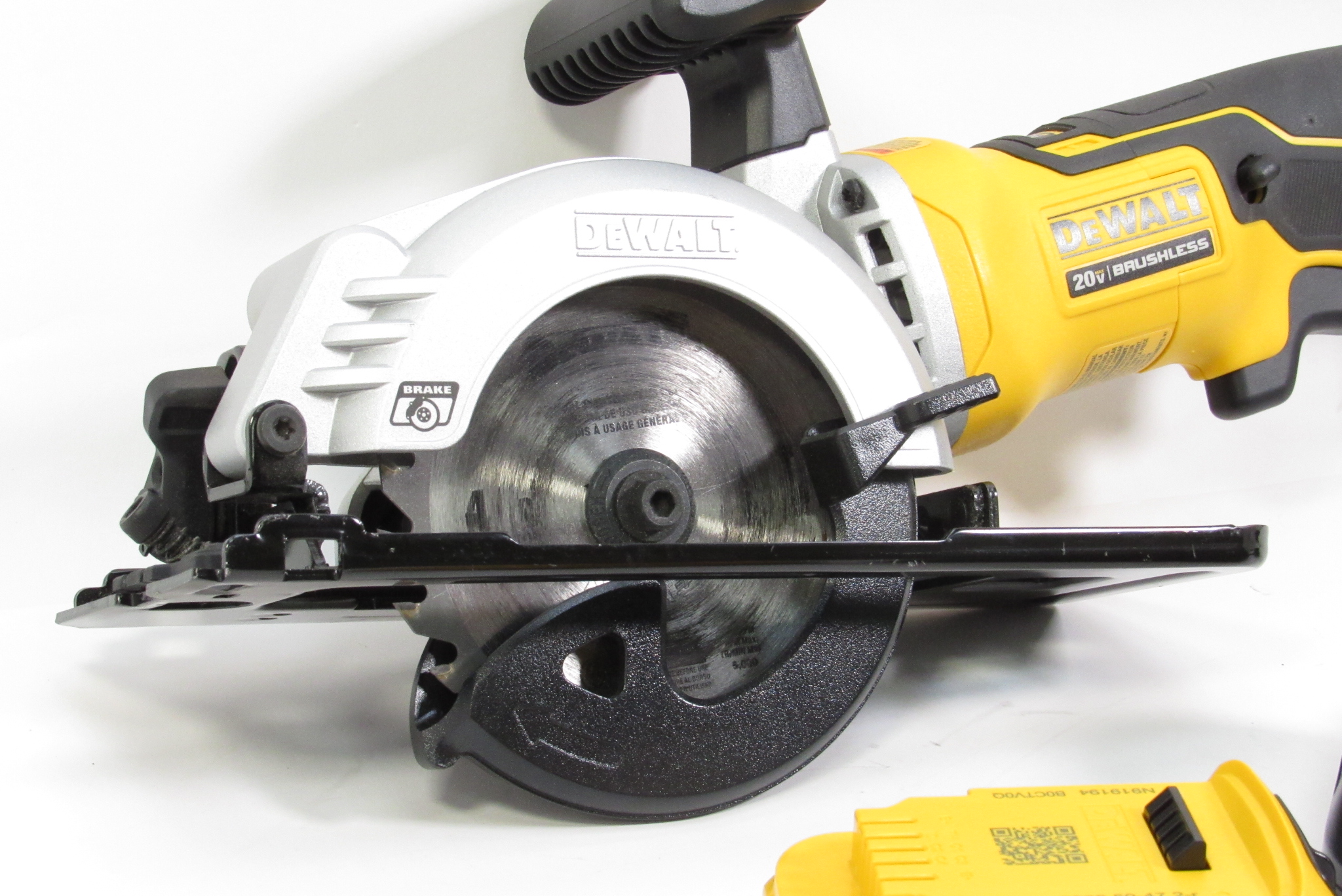 DeWalt DCS571 20V Lithium-ion Brushless Cordless 4-1/2'' Circular Saw Kit