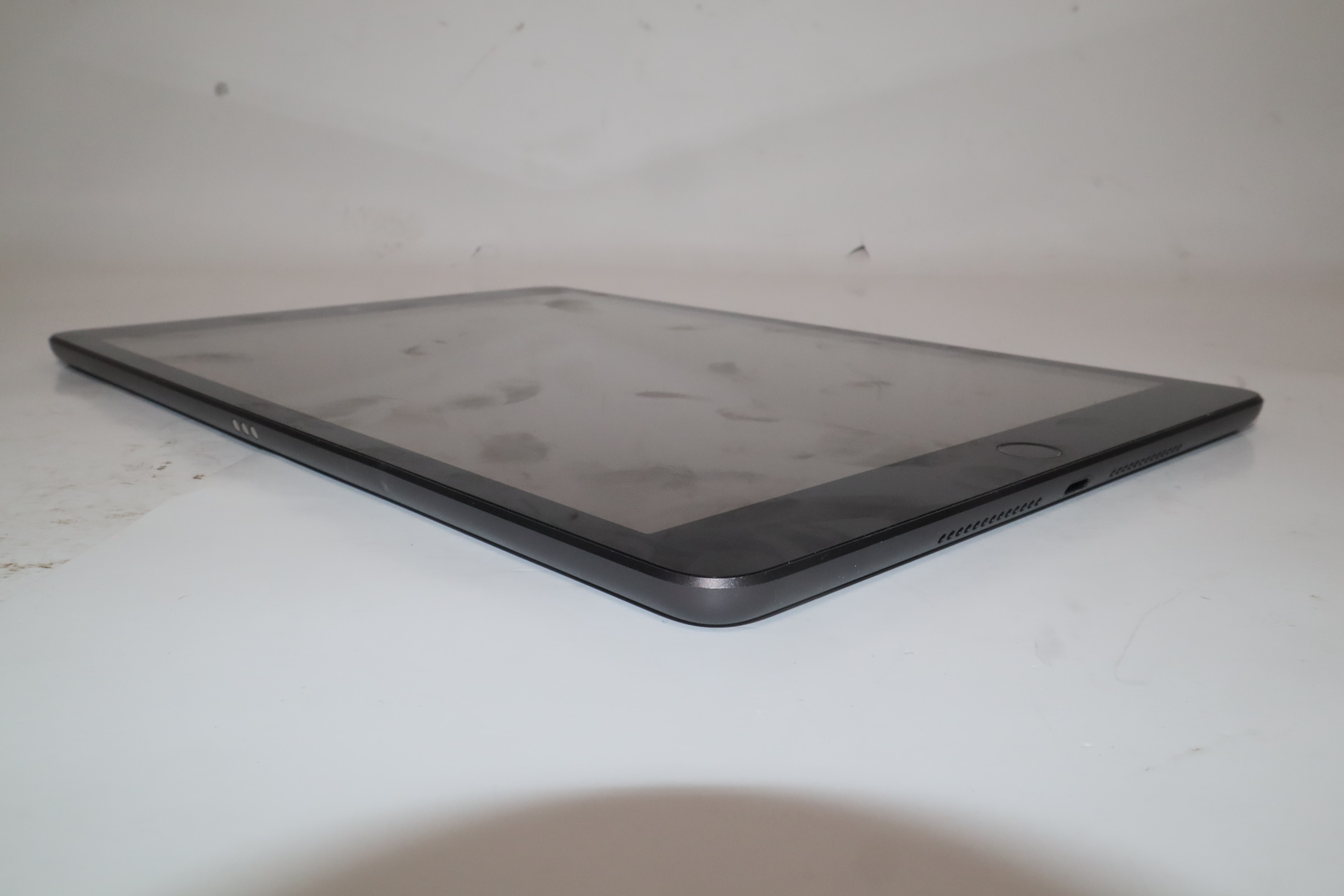 Apple MK2K3LL/A Space Gray 10.2" 64GB iPad 9th Gen Handheld Tablet CYPW ...