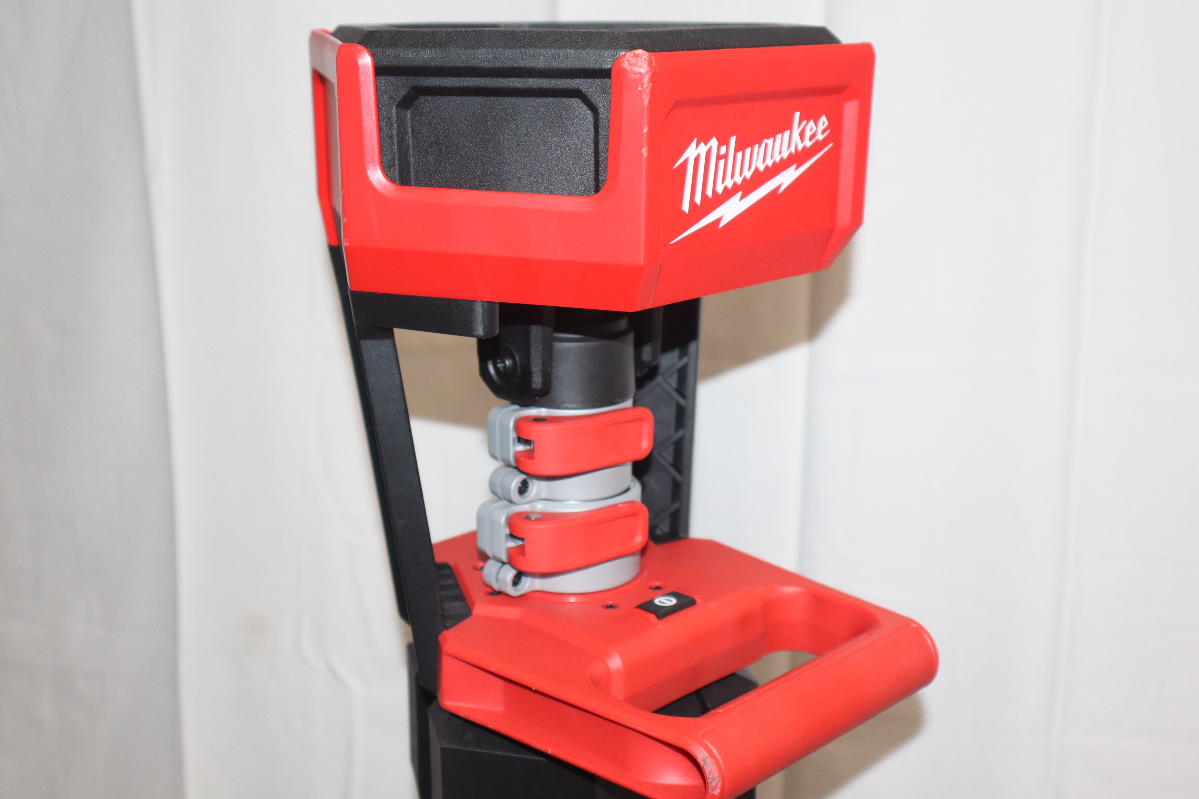 Milwaukee 2131-20 M18 ROCKET Dual Power Corded & Cordless Tower Light