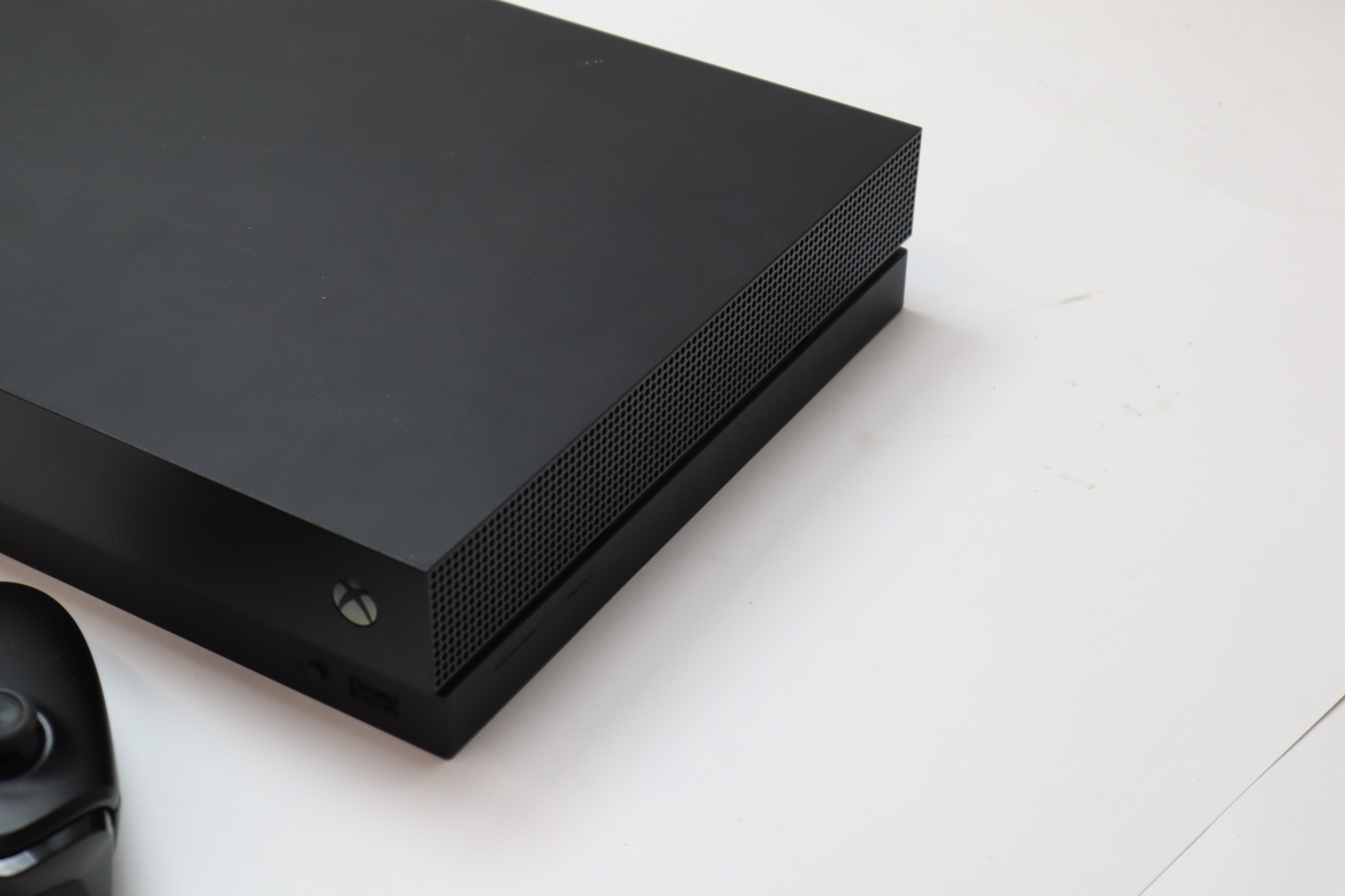 Microsoft 1787 Xbox One X 1TB Gaming Console Black 3646