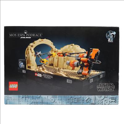 LEGO Star Wars Mos Espa Podrace Diorama 75380 718-Piece Building Set