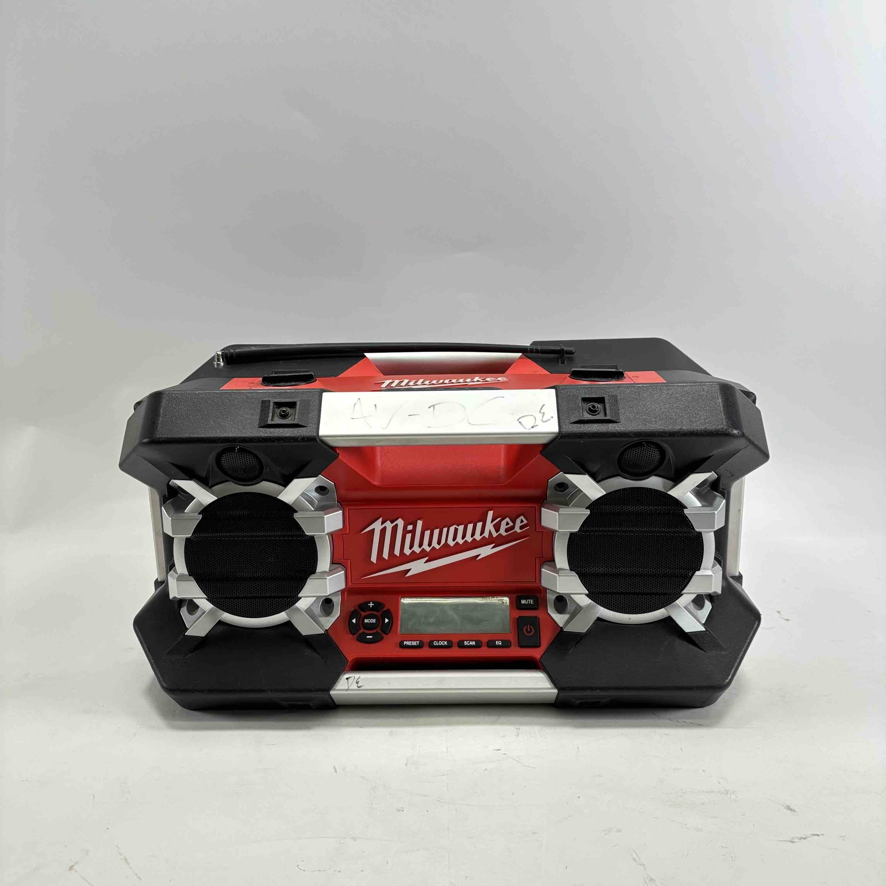 Milwaukee 2790-20 120V Large Jobsite Radio AM/FM Radio/AUX Cordless ...