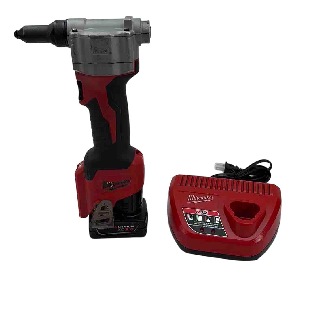 Milwaukee M12 2550-20 12-Volt Cordless Rivet Tool