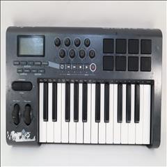 M-AUDIO Axiom 25 Advanced 25-Key Semi-Weighted USB MIDI Controller